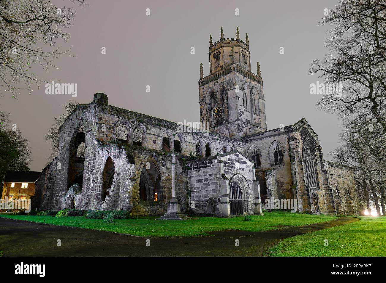 All saints church pontefract hi-res stock photography and images - Alamy