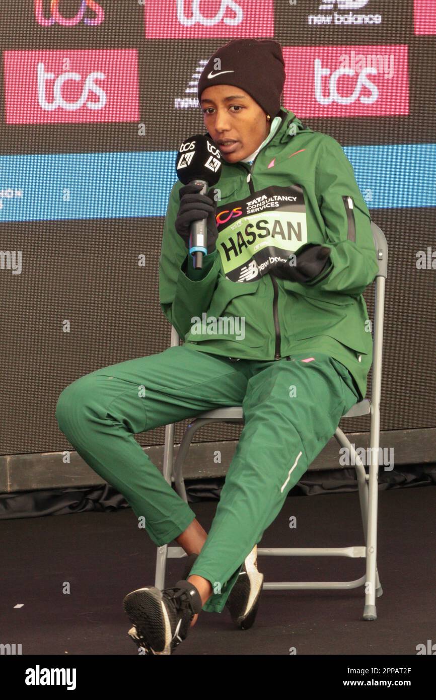 London, UK. 22nd Apr, 2022. Sifan Hassan winner of the women London ...