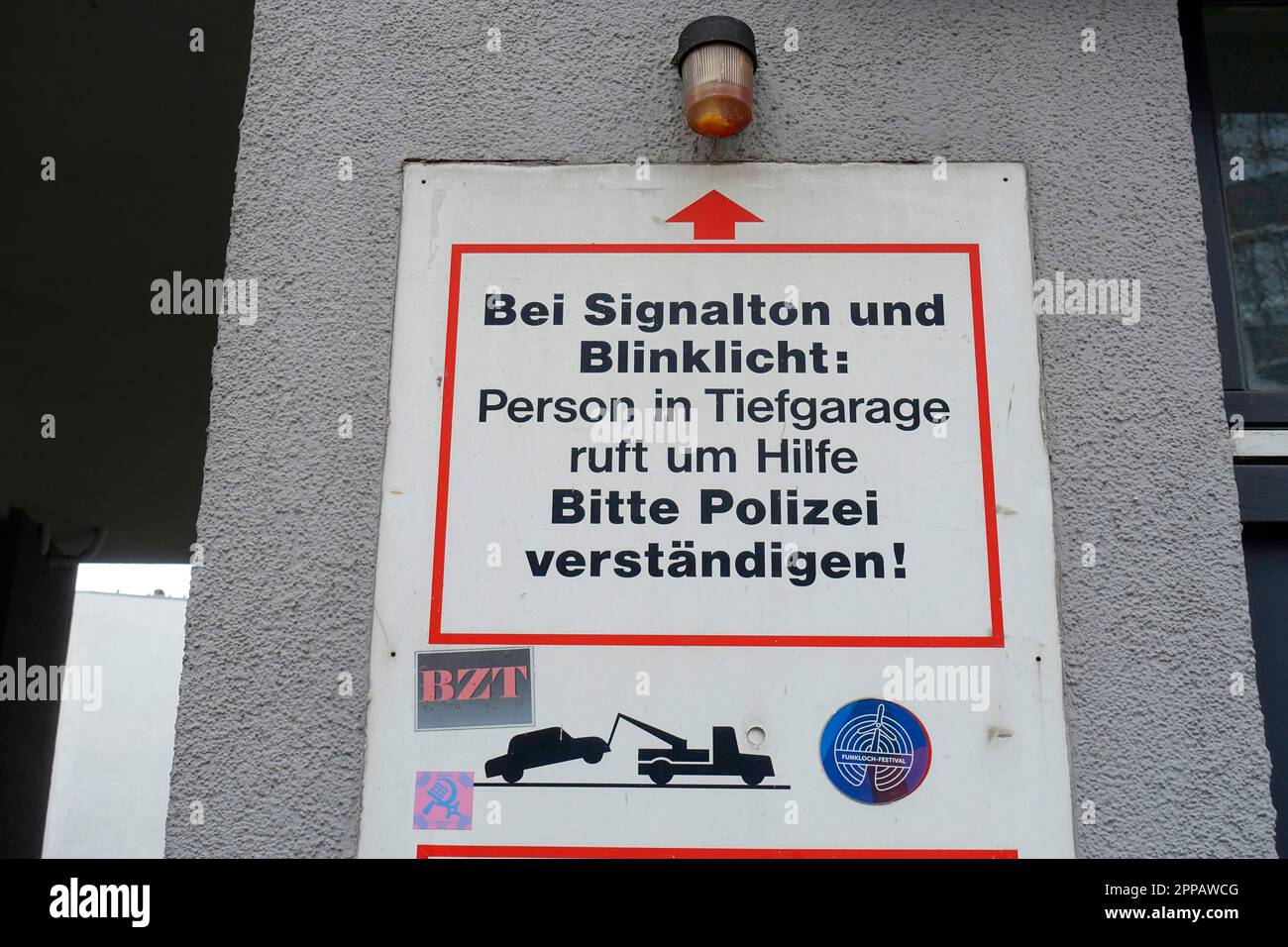 Sticker, please call police, when beep and flashing light, Berlin ...