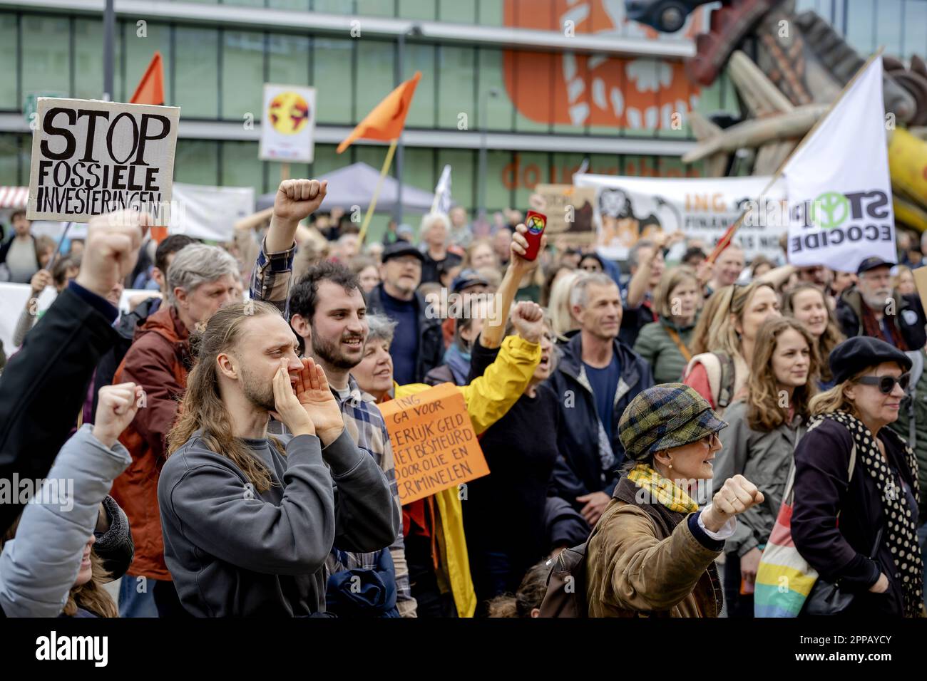 AMSTERDAM - Climate activists are taking action at the ING head office ...