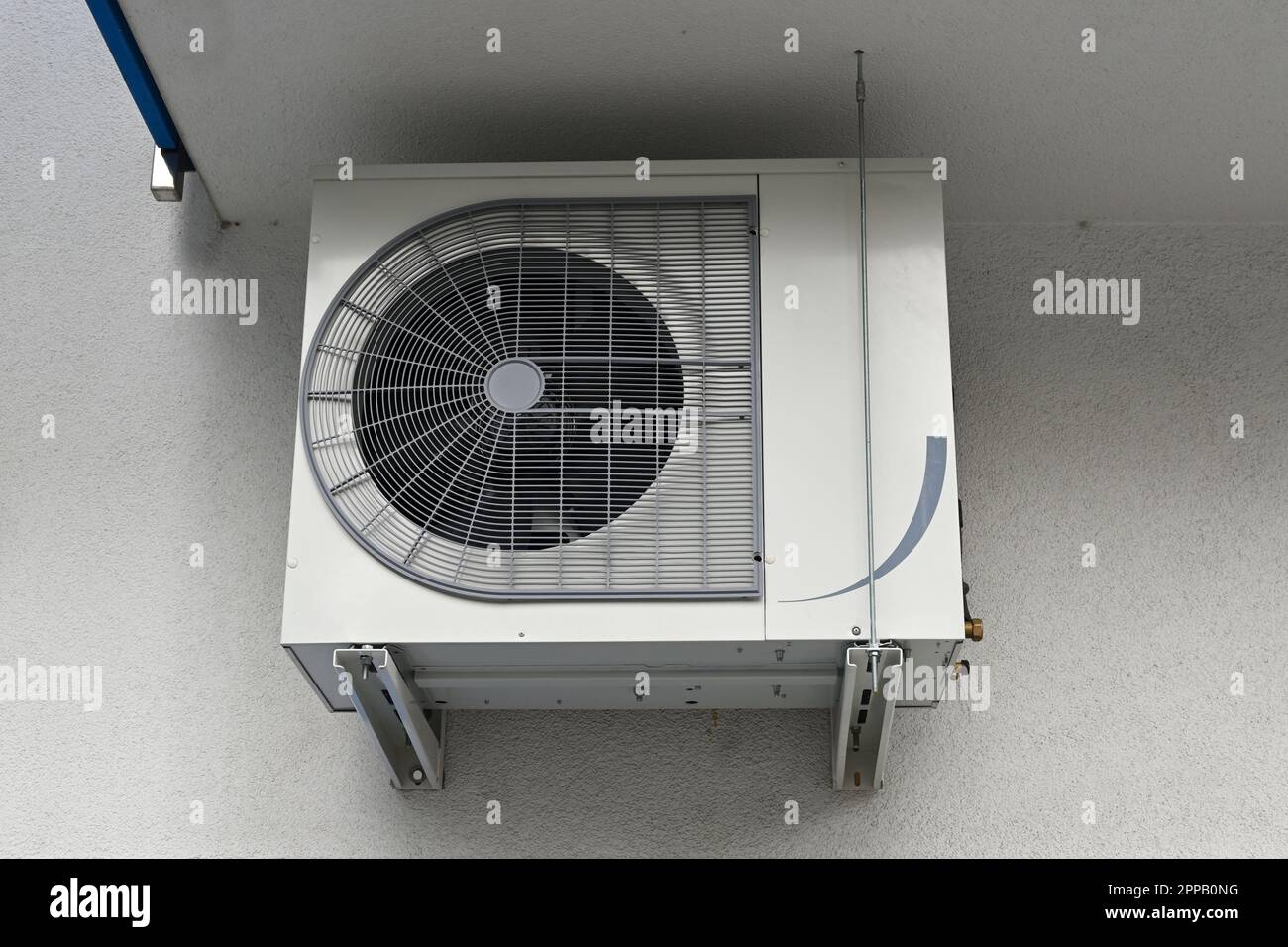 Outdoor unit compressor air conditioner hi-res stock photography and ...