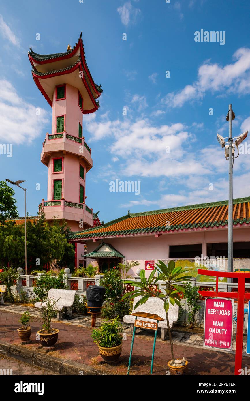 The Muhammadiah Mosque with Chinese architecture style in Ipoh, Kinta ...