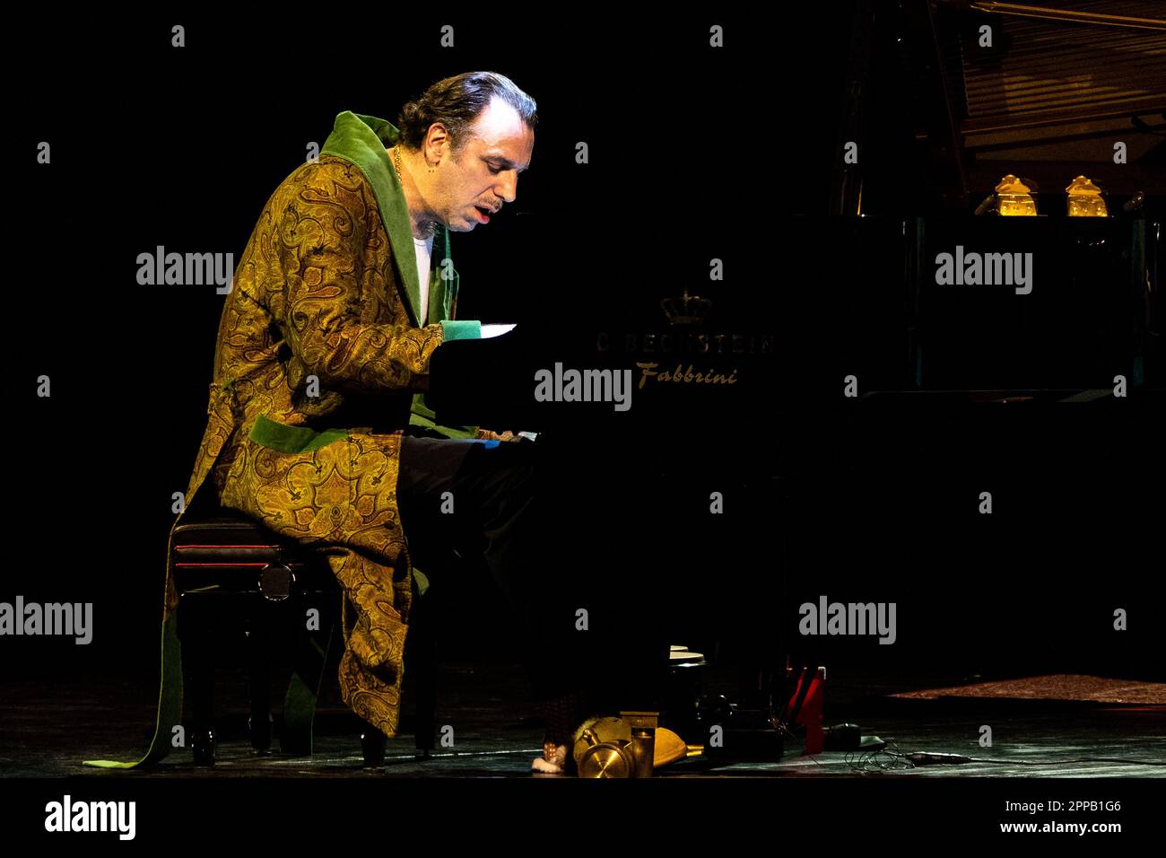 Chilly gonzales show hi-res stock photography and images - Alamy
