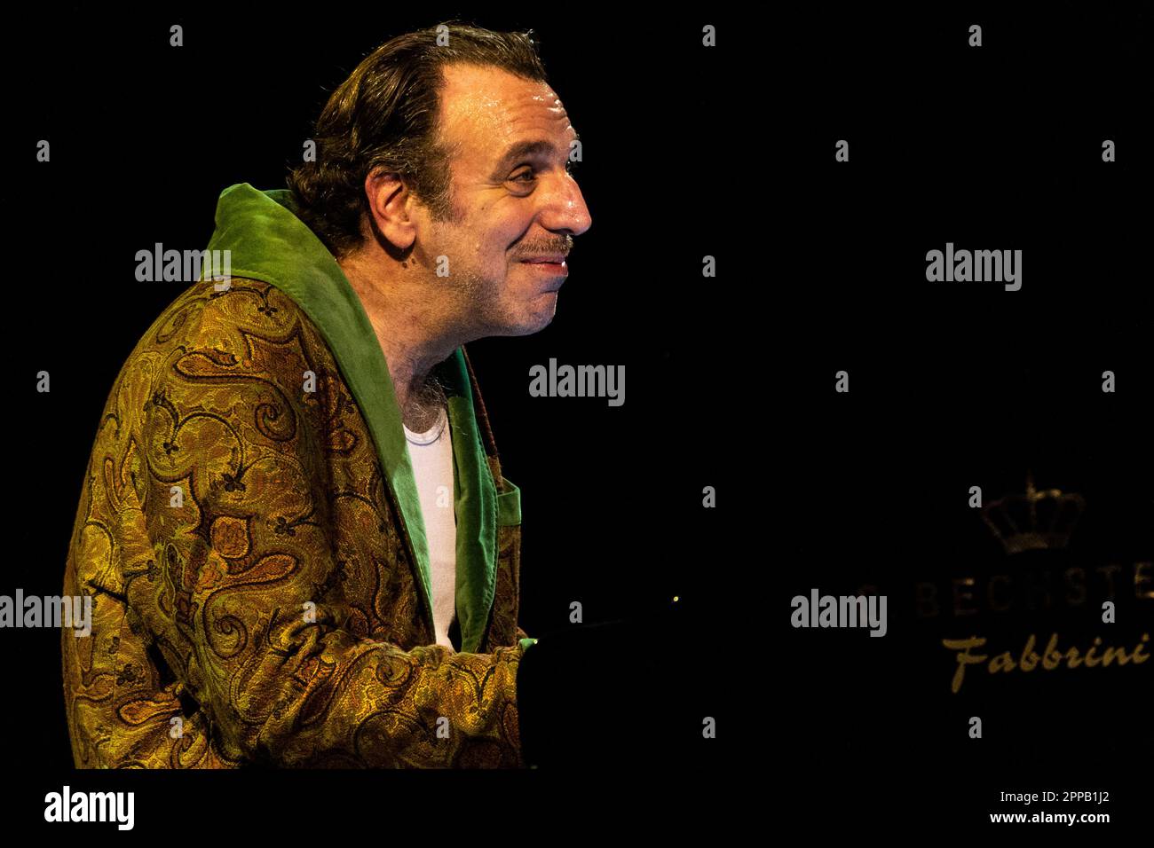 Chilly gonzales bassist hi-res stock photography and images - Alamy