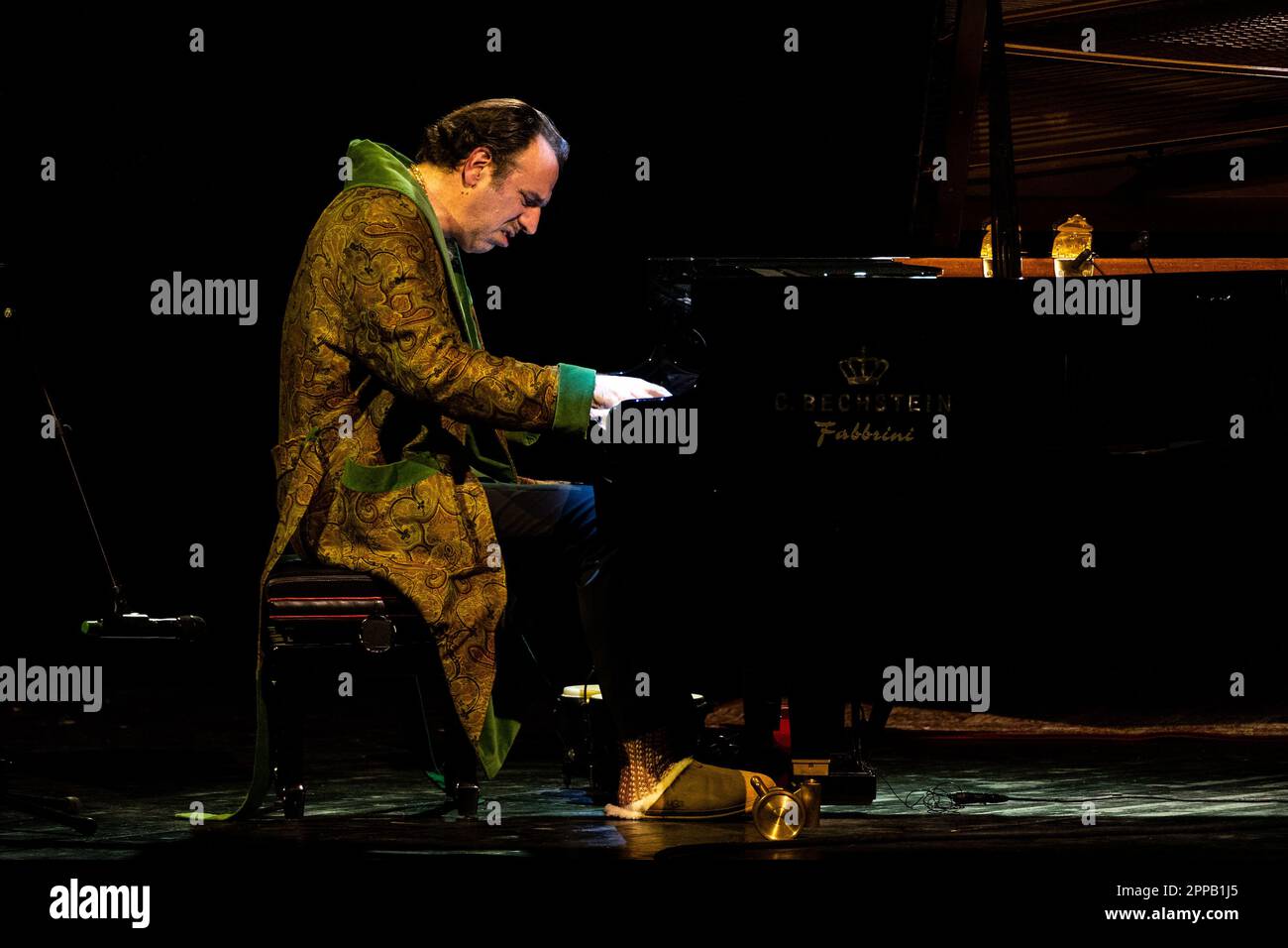 Chilly gonzales bassist hi-res stock photography and images - Alamy