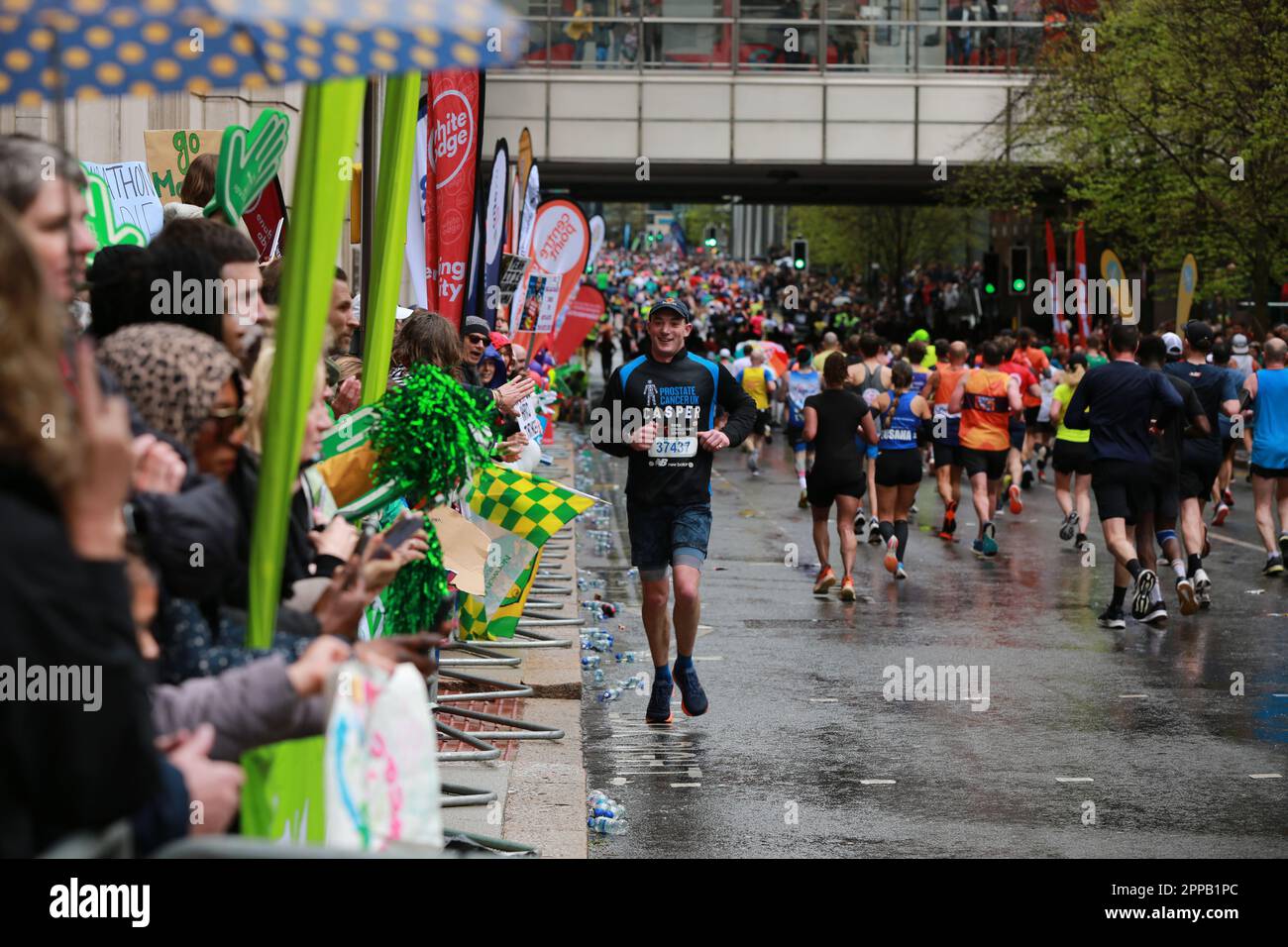 London, UK. 23 April 2023. The 2023 TCS London Marathon. Runners of the ...