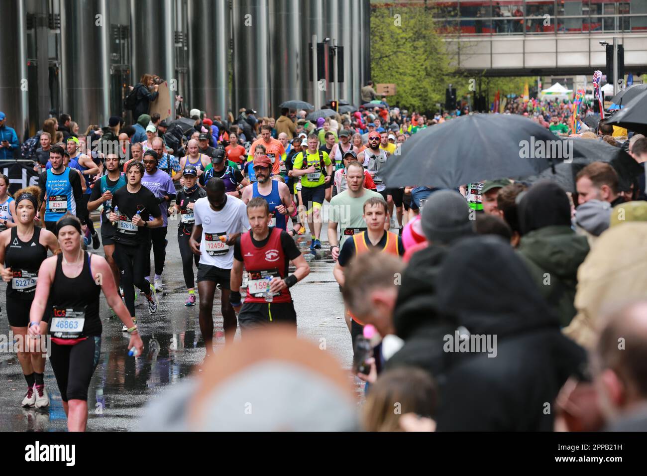 London, UK. 23 April 2023. The 2023 TCS London Marathon. Runners of the ...