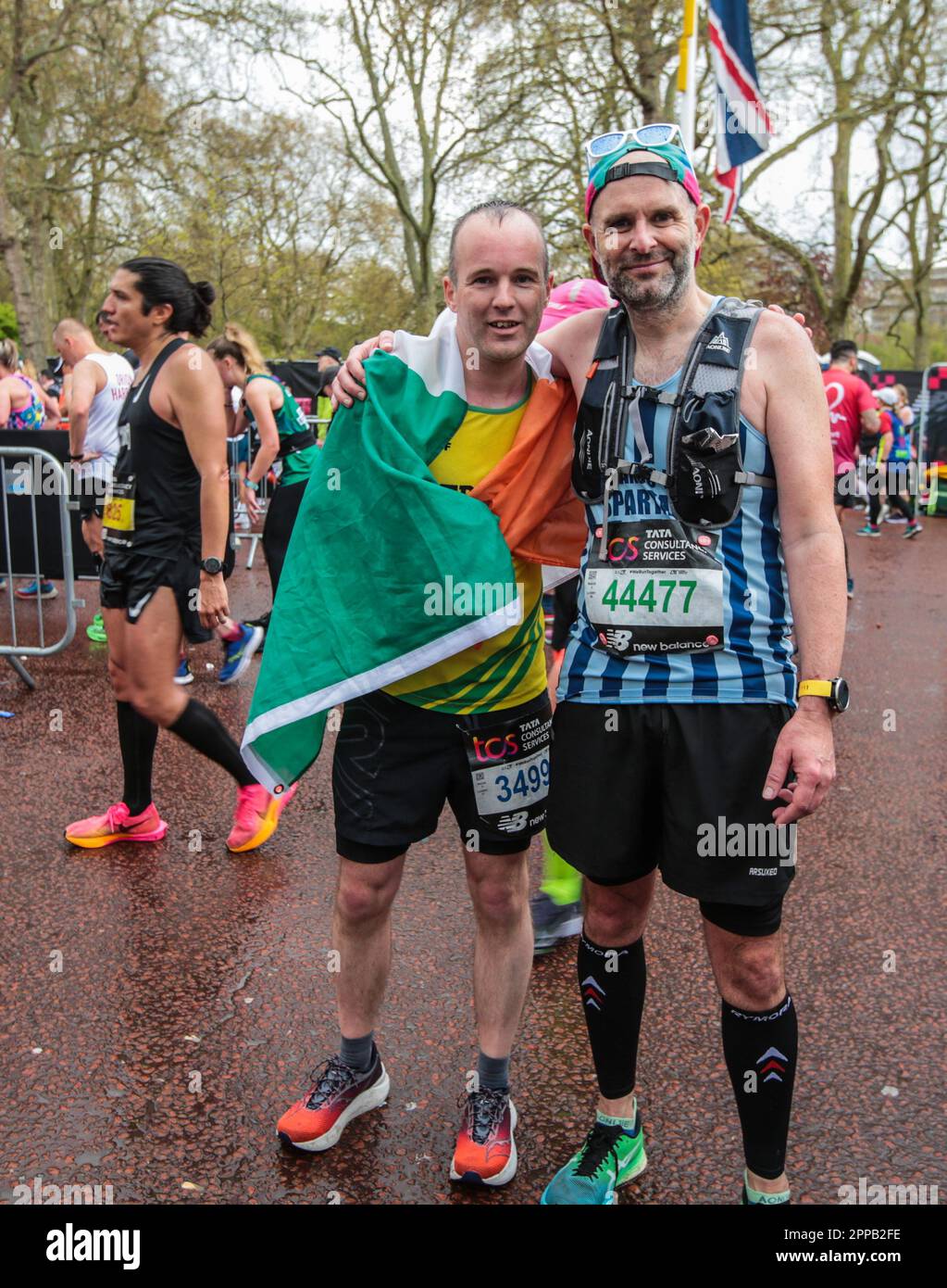London marathon 2022 finish hi-res stock photography and images - Alamy