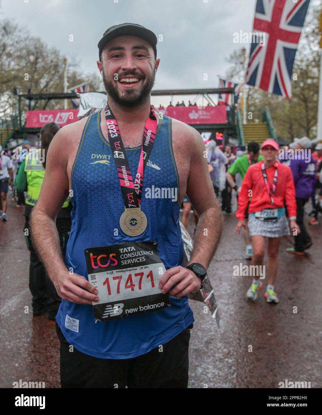 London marathon 2022 finish hi-res stock photography and images - Alamy