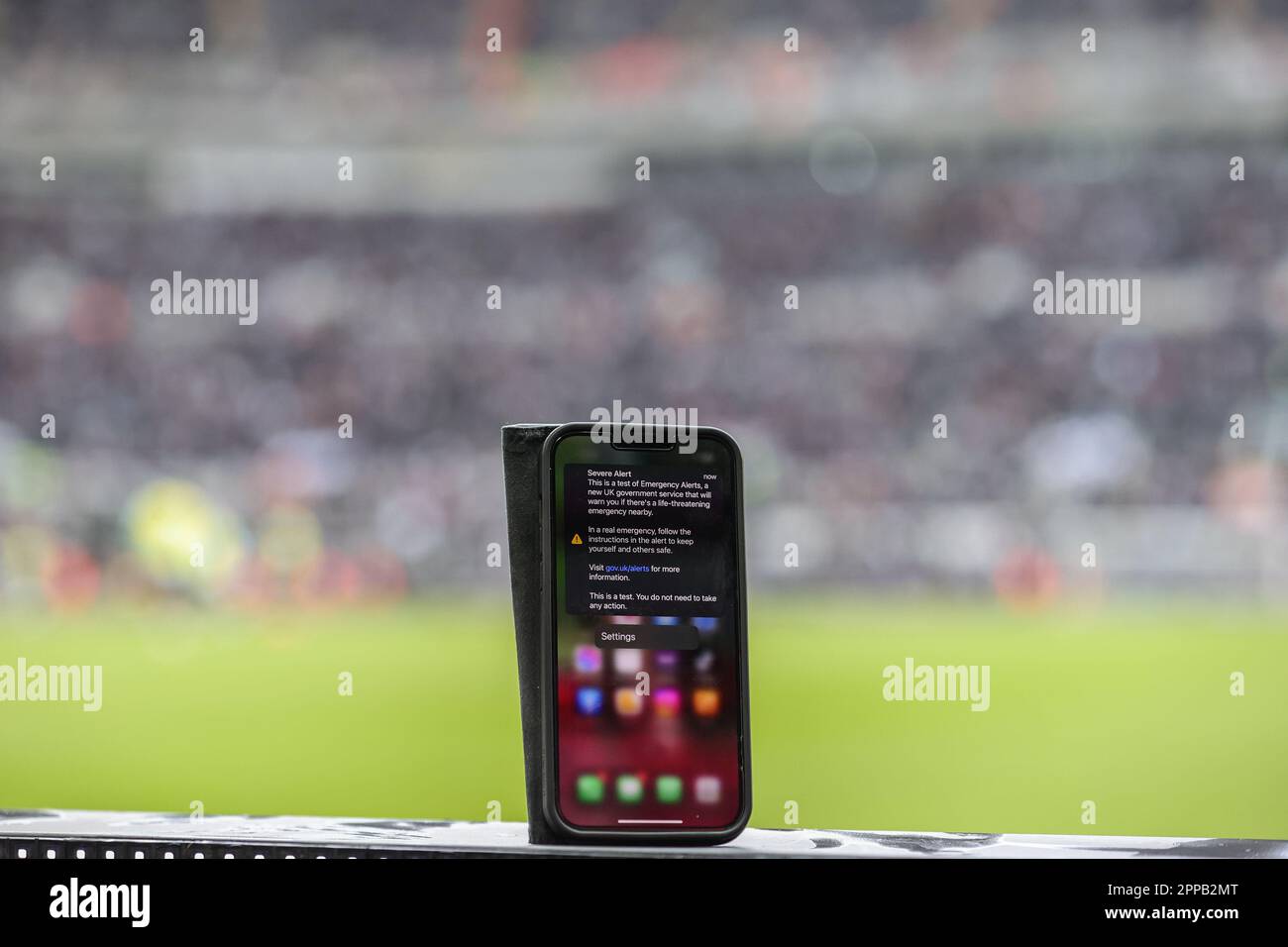 Phone alert system hi-res stock photography and images - Alamy