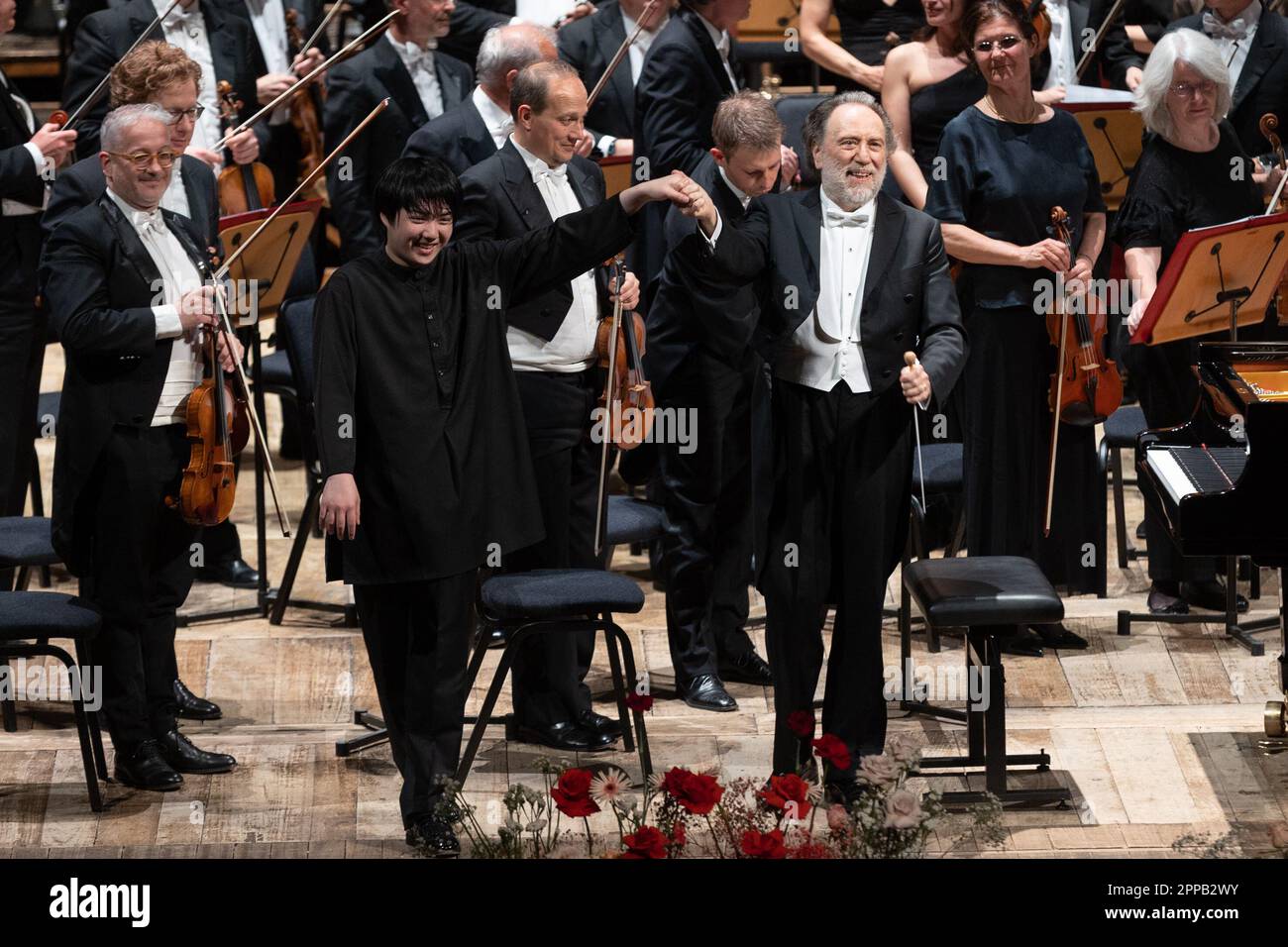 Orchestra conductor chailly hi-res stock photography and images - Alamy