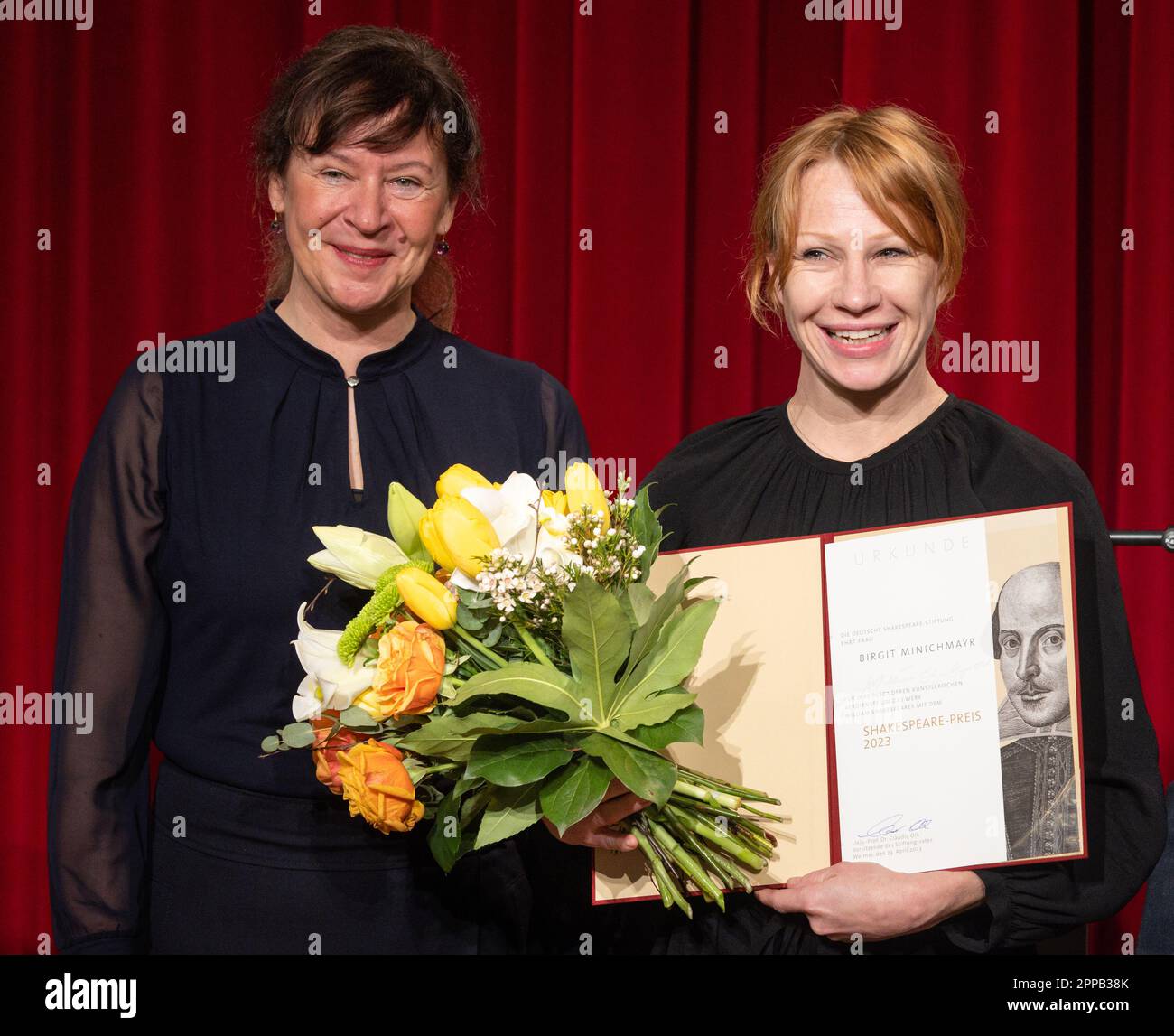 23 April 2023, Thuringia, Weimar: Austrian actress Birgit Minichmayr (r ...