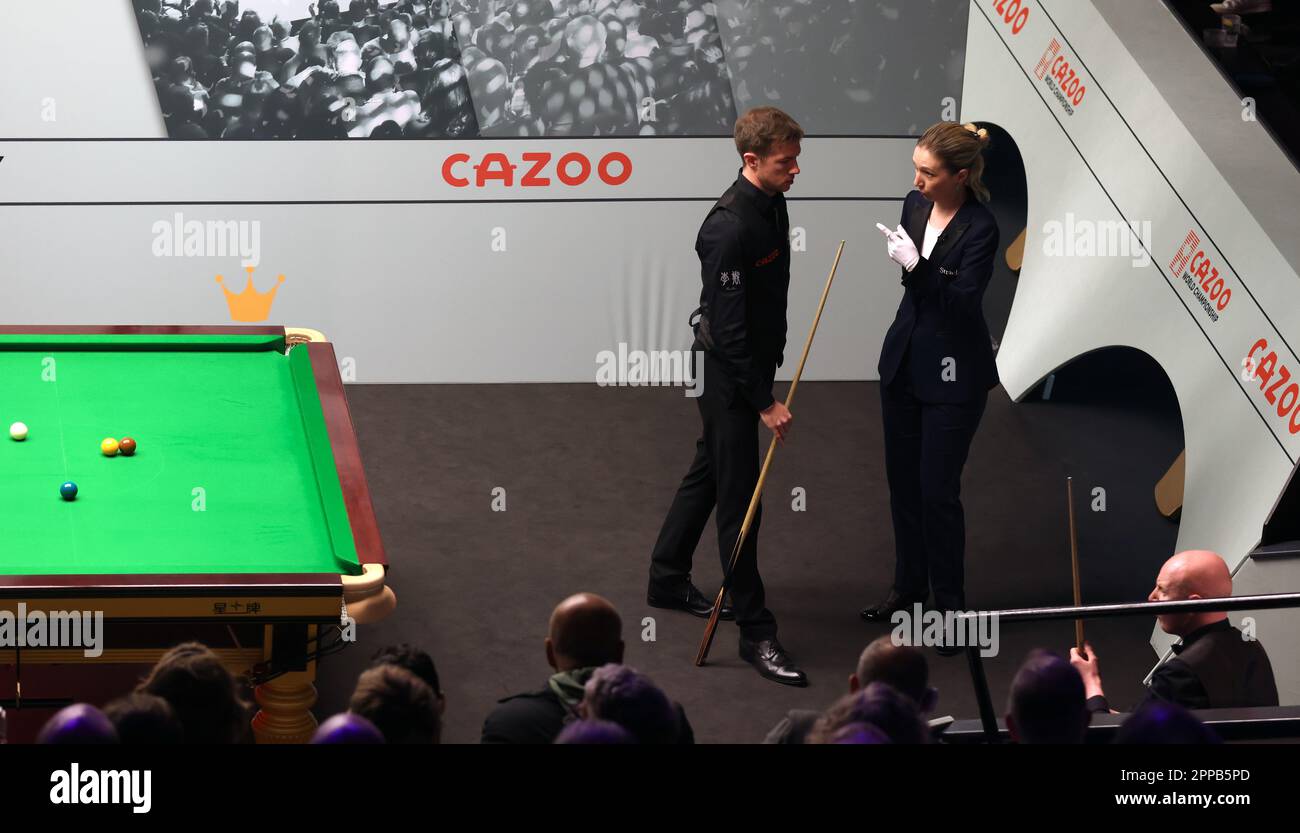 Referee Tatiana Woollaston suspends play in the match between Jack ...