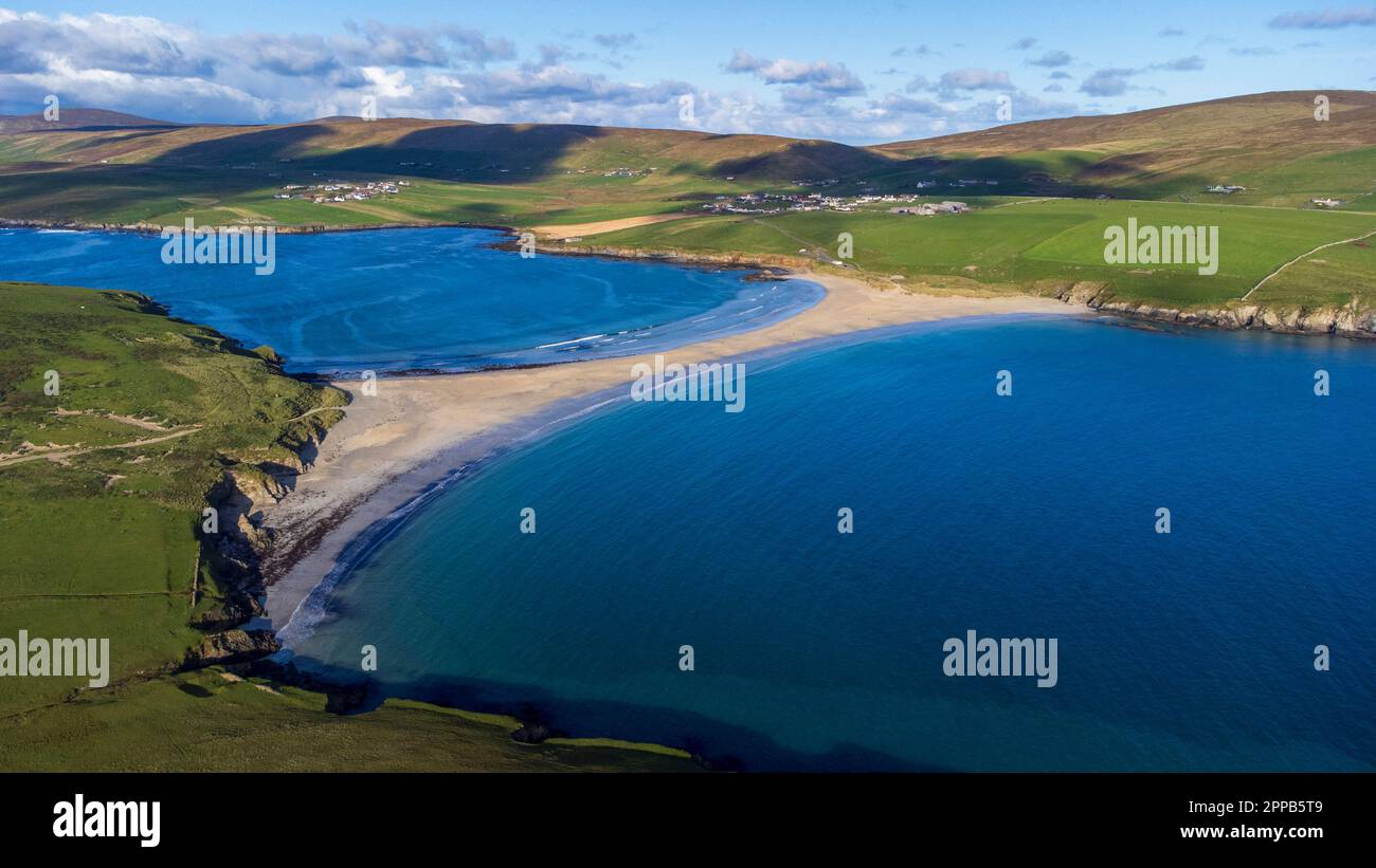 St ninians isle tombolo beach hi-res stock photography and images - Alamy