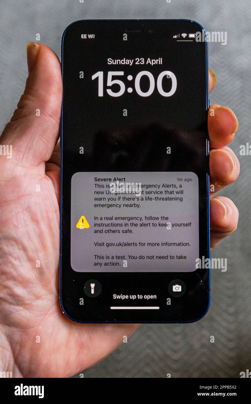 London, UK. 23rd Apr, 2023. A UK emergency alert test message is sent ...