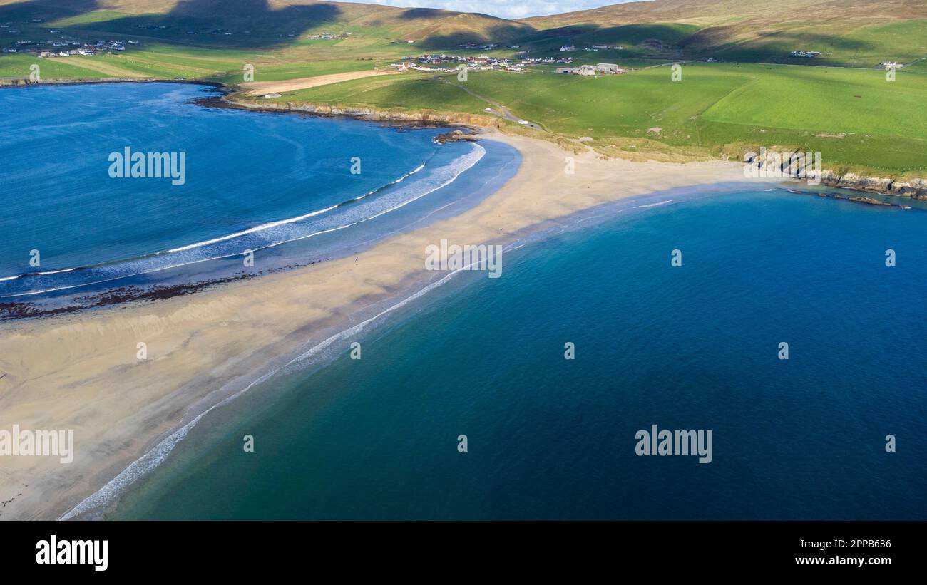 St Ninians Isle, Beach, Tombolo, Shetland, Scoayldn Stock Photo - Alamy