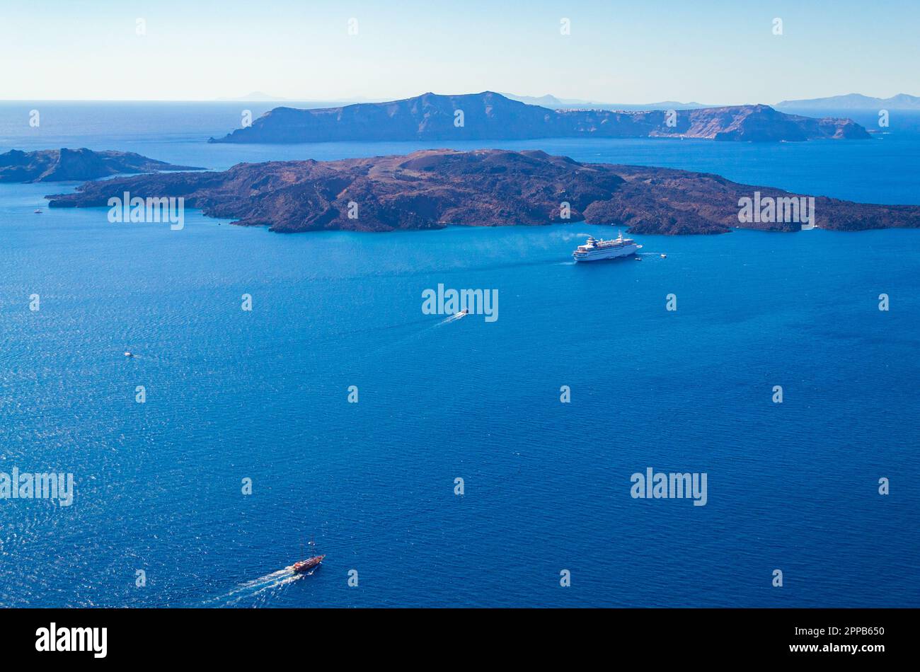 Scenic view of Caldera from the cliffs near Órmos Athiniós ferry port ...