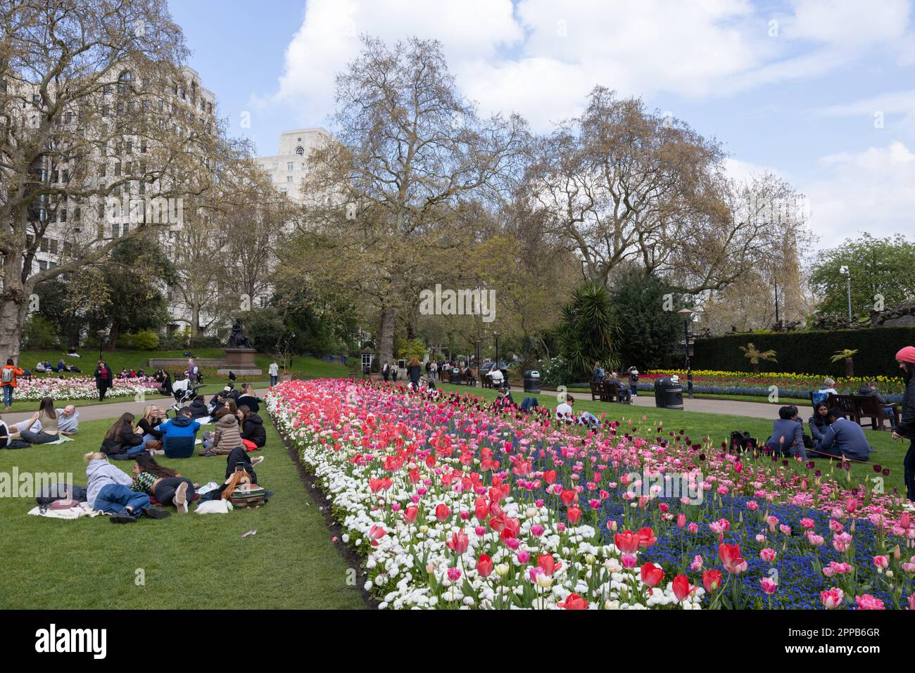 Victoria Embankment gardens with Spring Coronation display of flowers ...