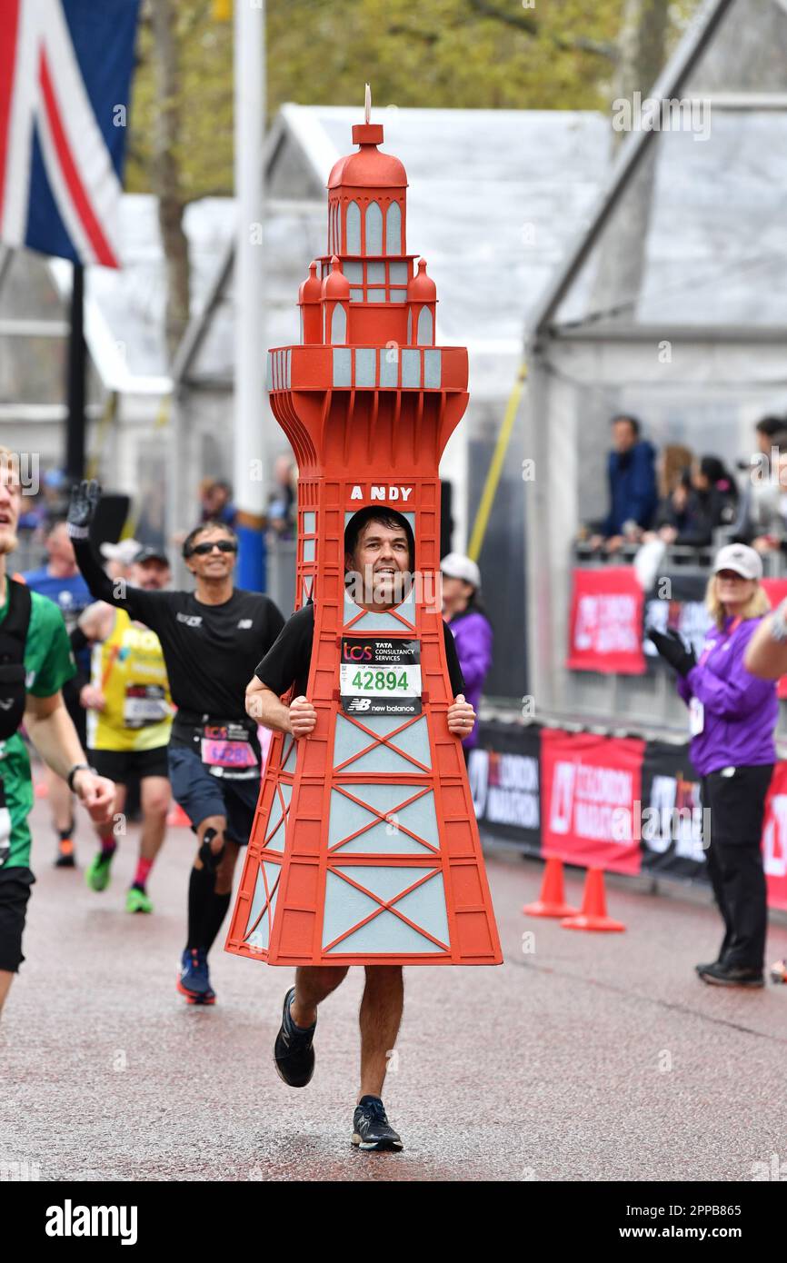 London, UK. 23rd Apr, 2023. TCS 2023 London Marathon; A runner in a ...