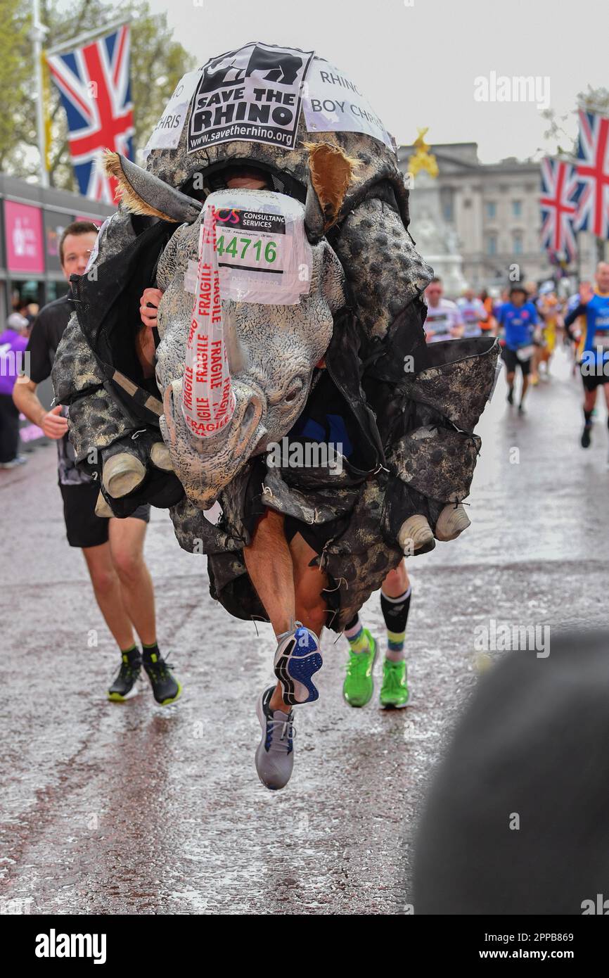 London, UK. 23rd Apr, 2023. TCS 2023 London Marathon; A runner in a ...