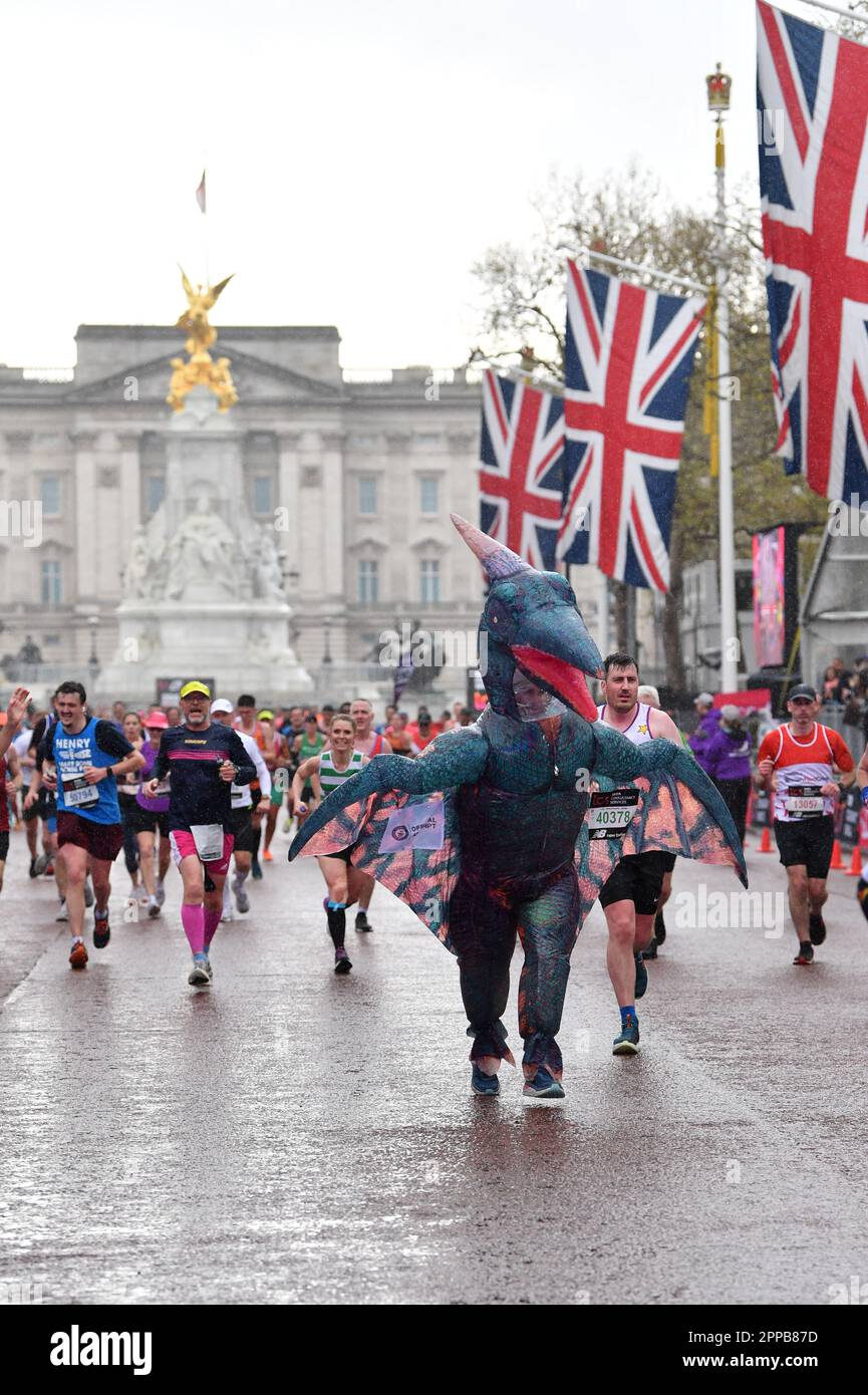London, UK. 23rd Apr, 2023. TCS 2023 London Marathon; A runner in a ...