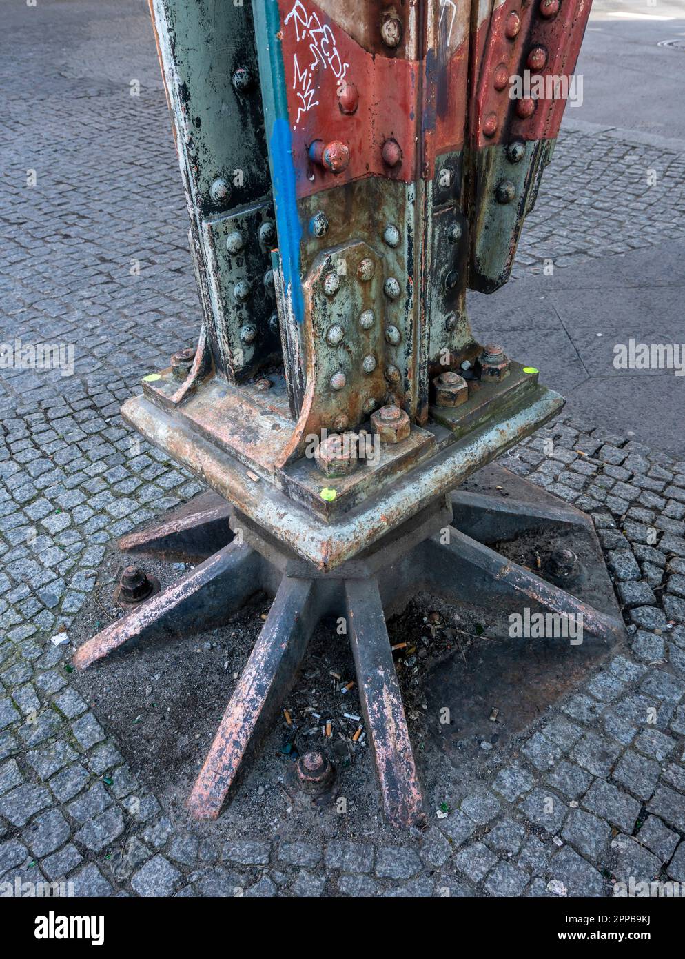 Steel Girder, Gleisdreieck Park Subway Bridge, Berlin, Germany Stock ...