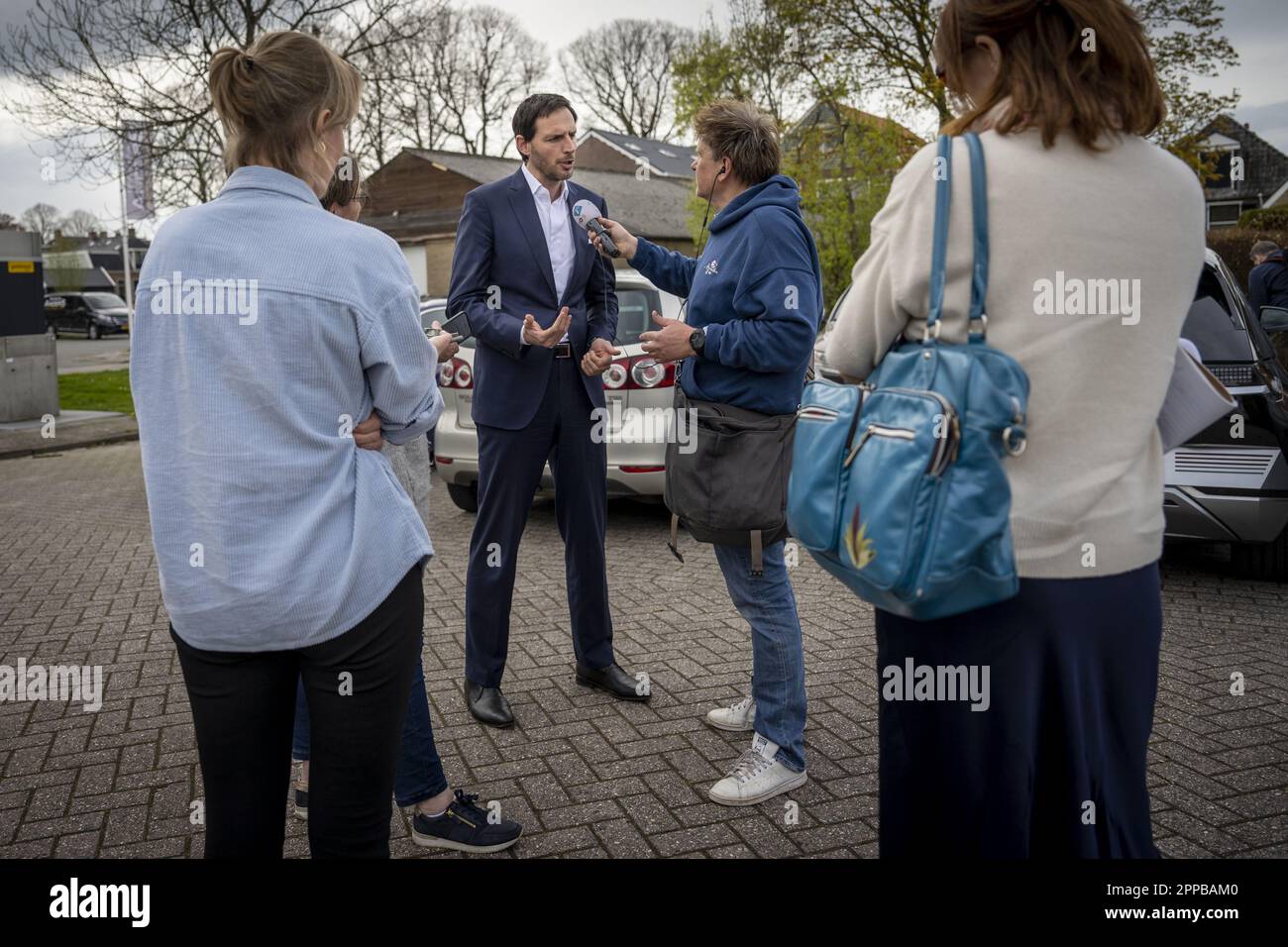 LANGWEER - Wopke Hoekstra, Minister of Foreign Affairs, explains the evacuation of Dutch people ...
