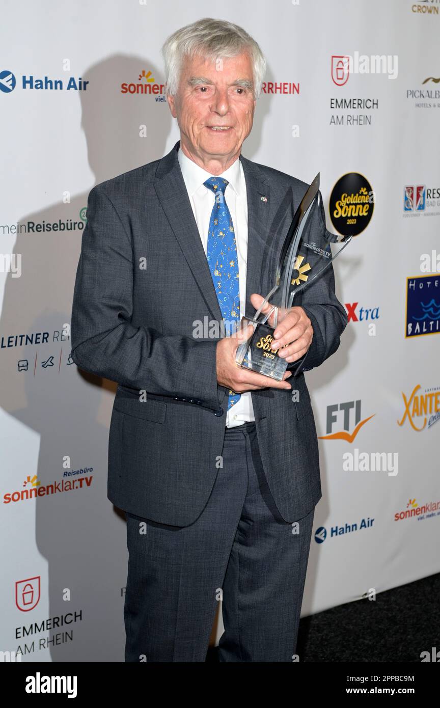Ulf Merbold bei der Verleihung der Goldenen Sonne 2023 während der ...