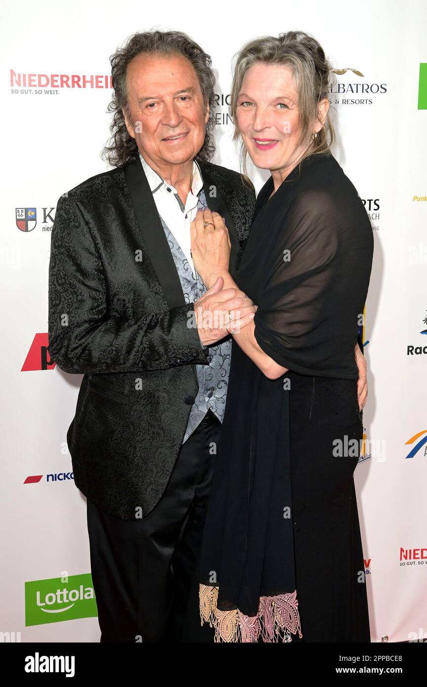 Chris Andrews mit Ehefrau Alexandra Andrews bei der Verleihung der ...