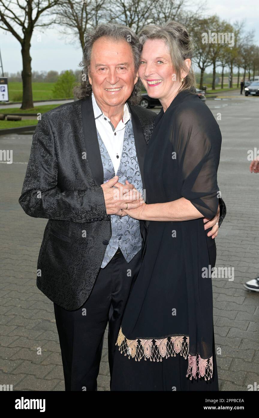 Chris Andrews mit Ehefrau Alexandra Andrews bei der Verleihung der ...