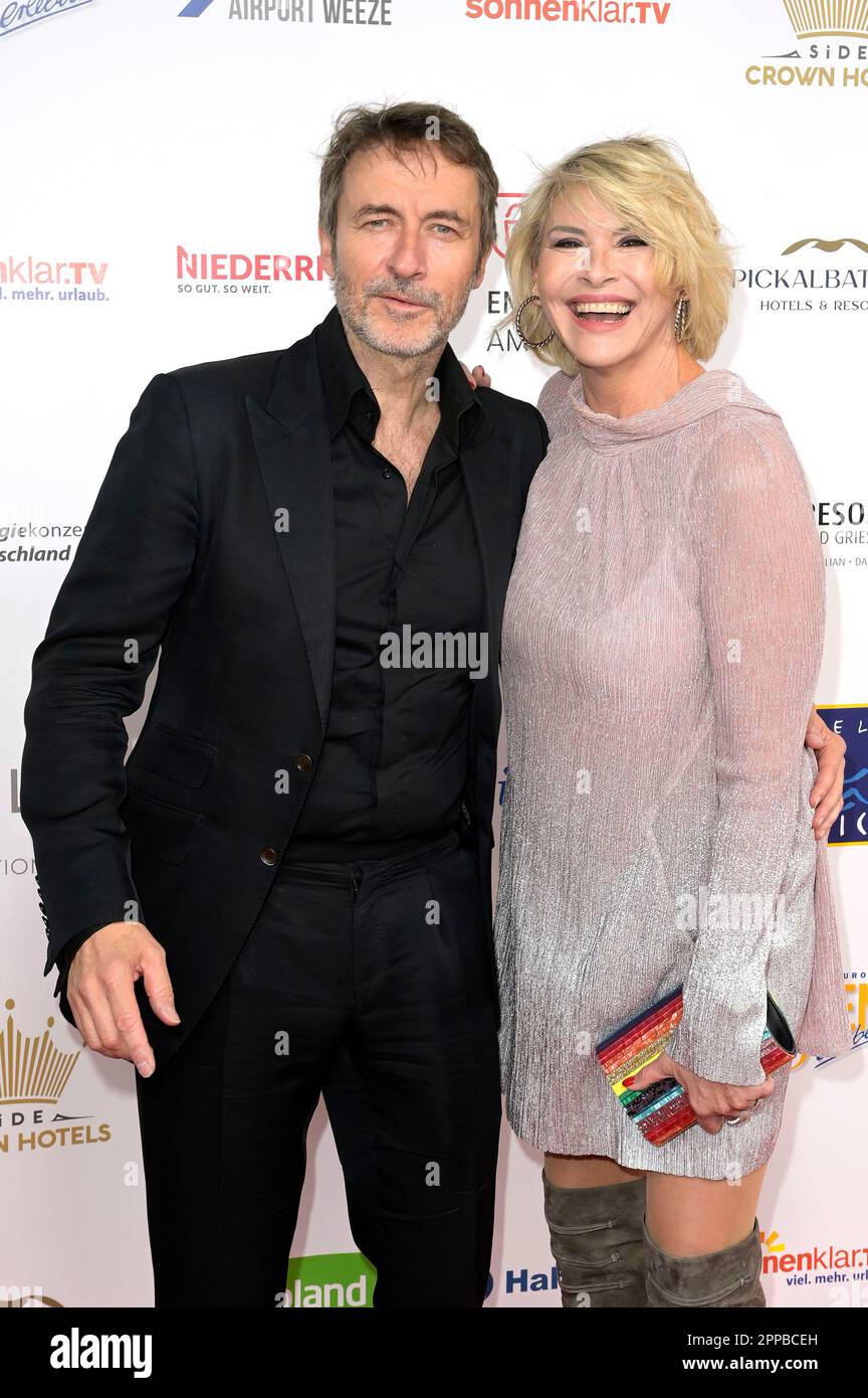 Guido Broscheit und Barbara Klein bei der Verleihung der Goldenen Sonne ...