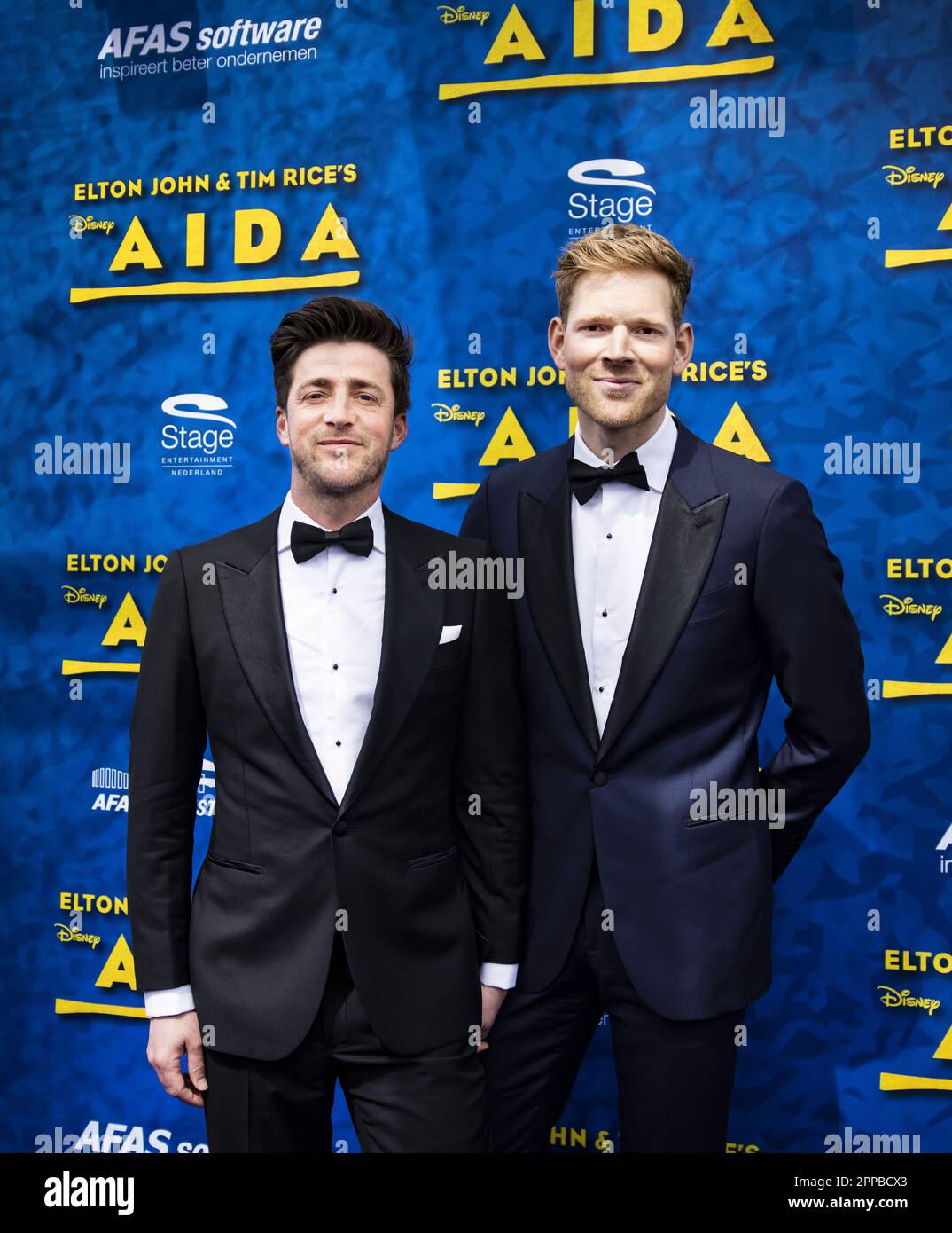 SCHEVENINGEN - Hugo Kennis with his new friend on the red carpet during ...