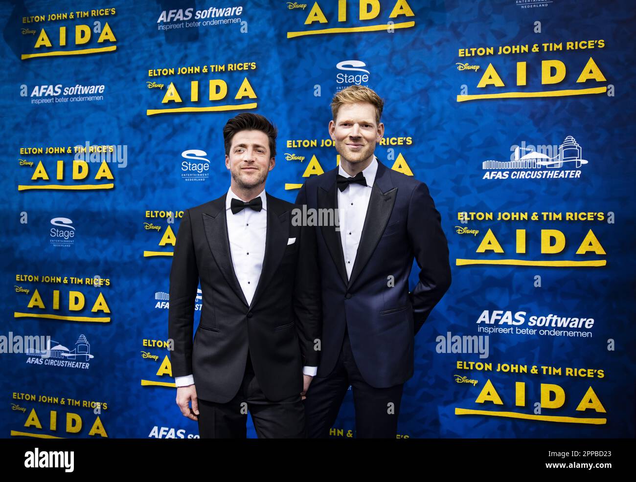 SCHEVENINGEN - Hugo Kennis with his new friend on the red carpet during ...