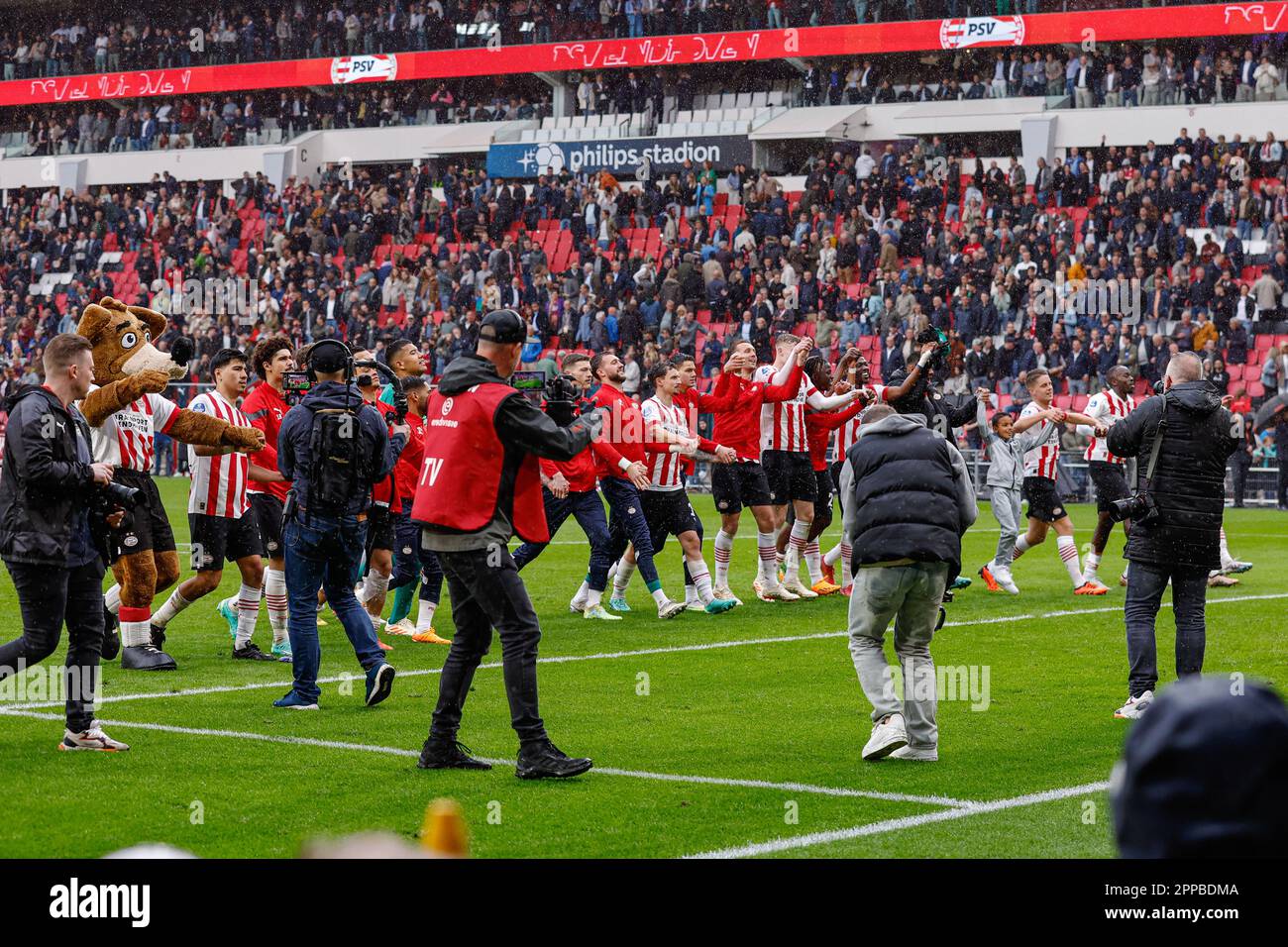 EINDHOVEN, NETHERLANDS - APRIL 23: Players of PSV celebrates his sides ...