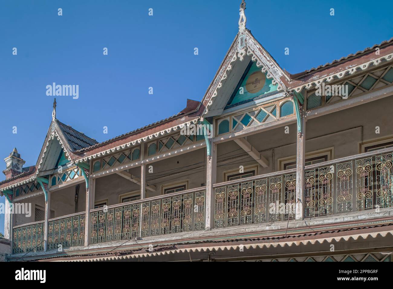 01 04 2009 Vintage Wooden Old House Balcony, Mota Devaliya District ...