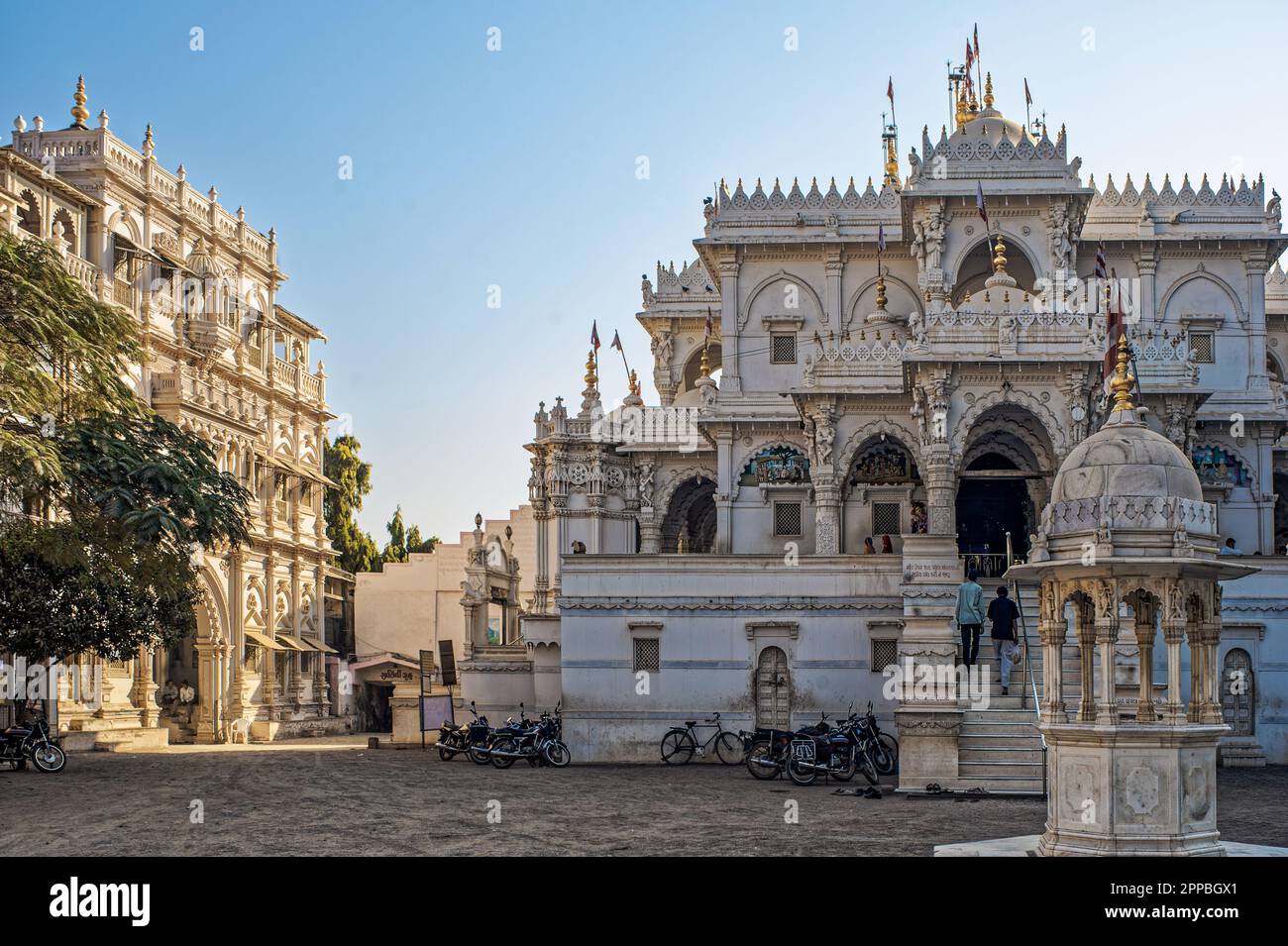 Lord shree swaminarayan hi-res stock photography and images - Alamy