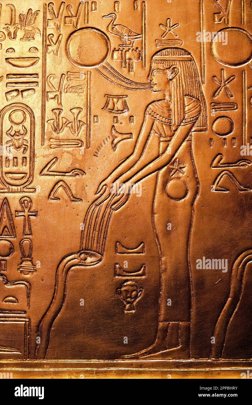 Ancient egyptian goddess Isis from Tutankhamun tomb Stock Photo - Alamy