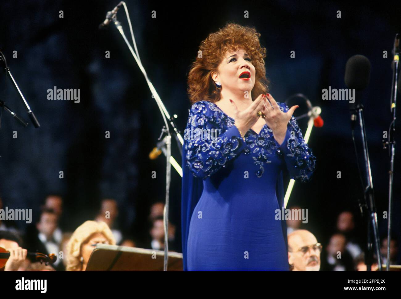 Opera soprano hi-res stock photography and images - Alamy