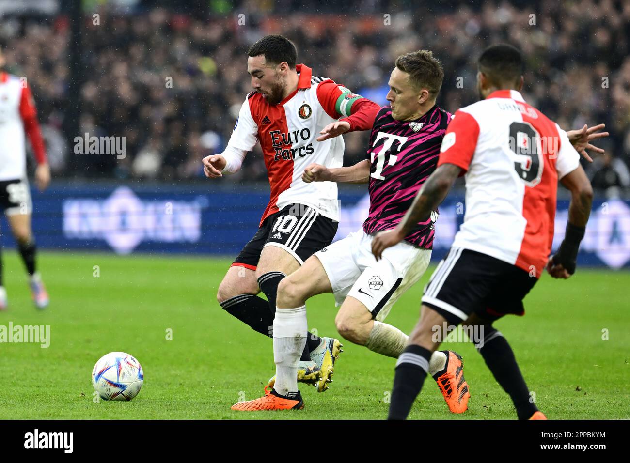 ROTTERDAM - (l-r) Orkun Kokcu of Feyenoord, Jens Toornstra of FC Utrecht during the Dutch ...