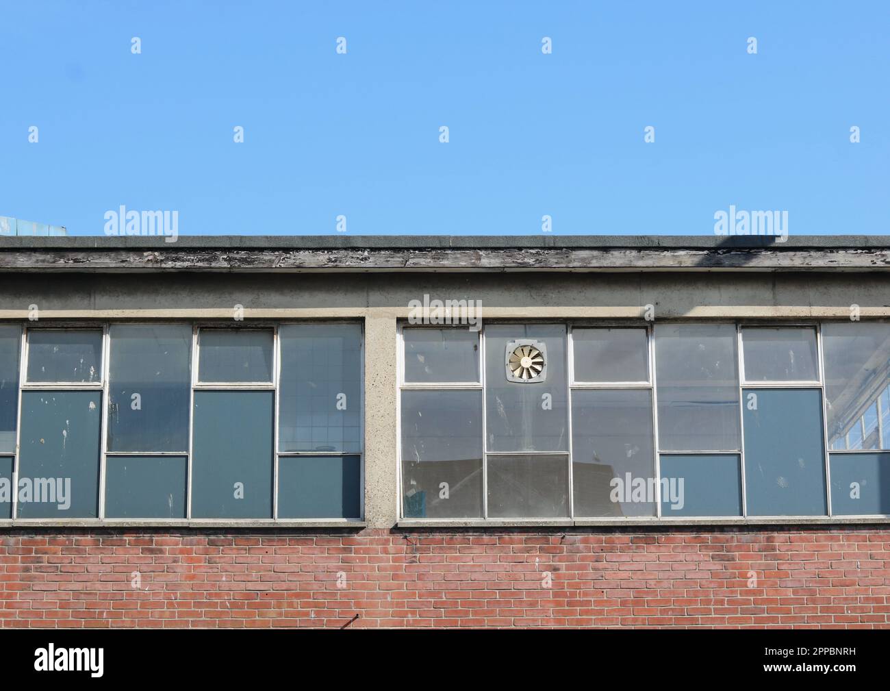 Rotting window frames hi-res stock photography and images - Alamy