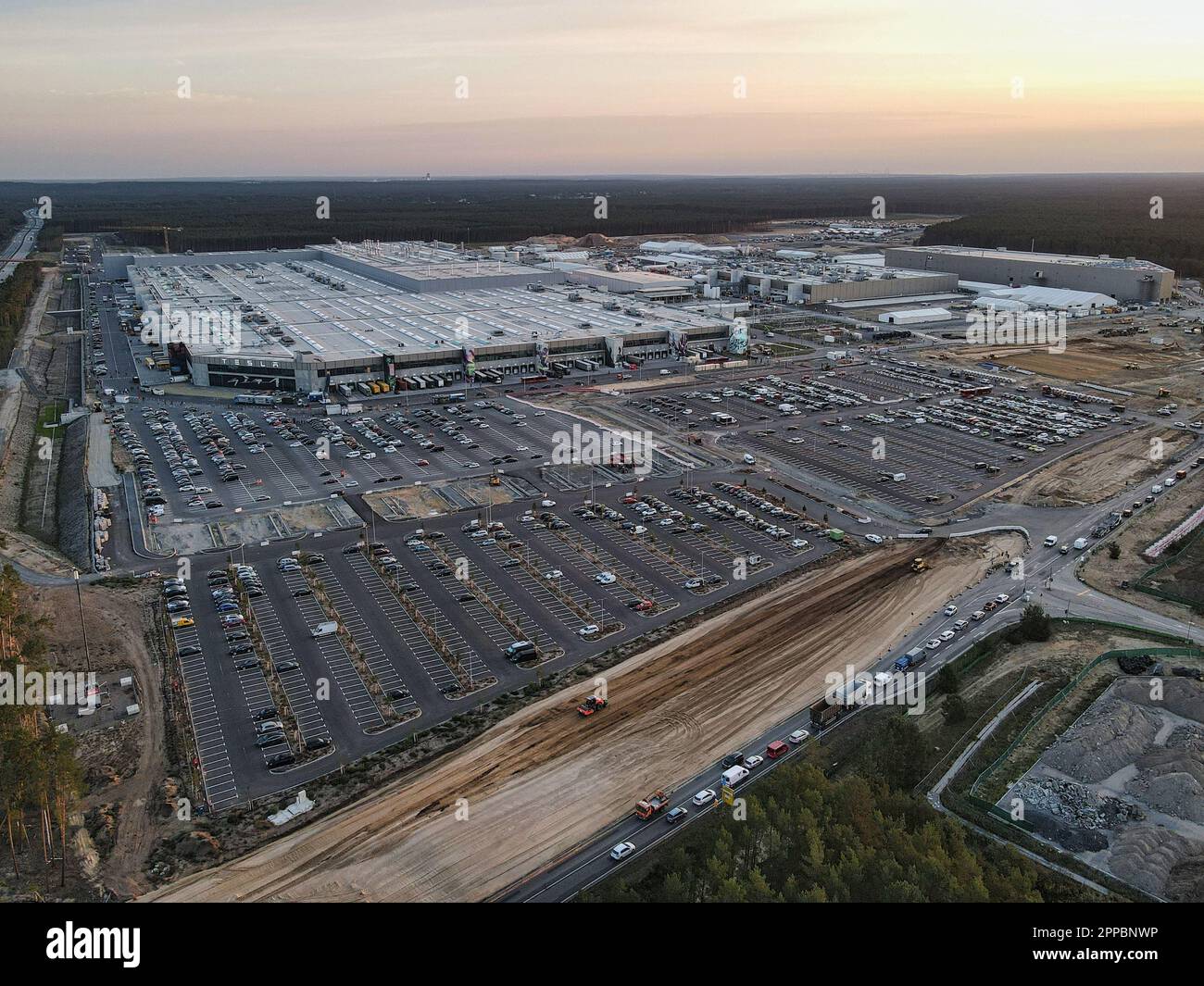 Tesla giga battery factory hi-res stock photography and images - Alamy