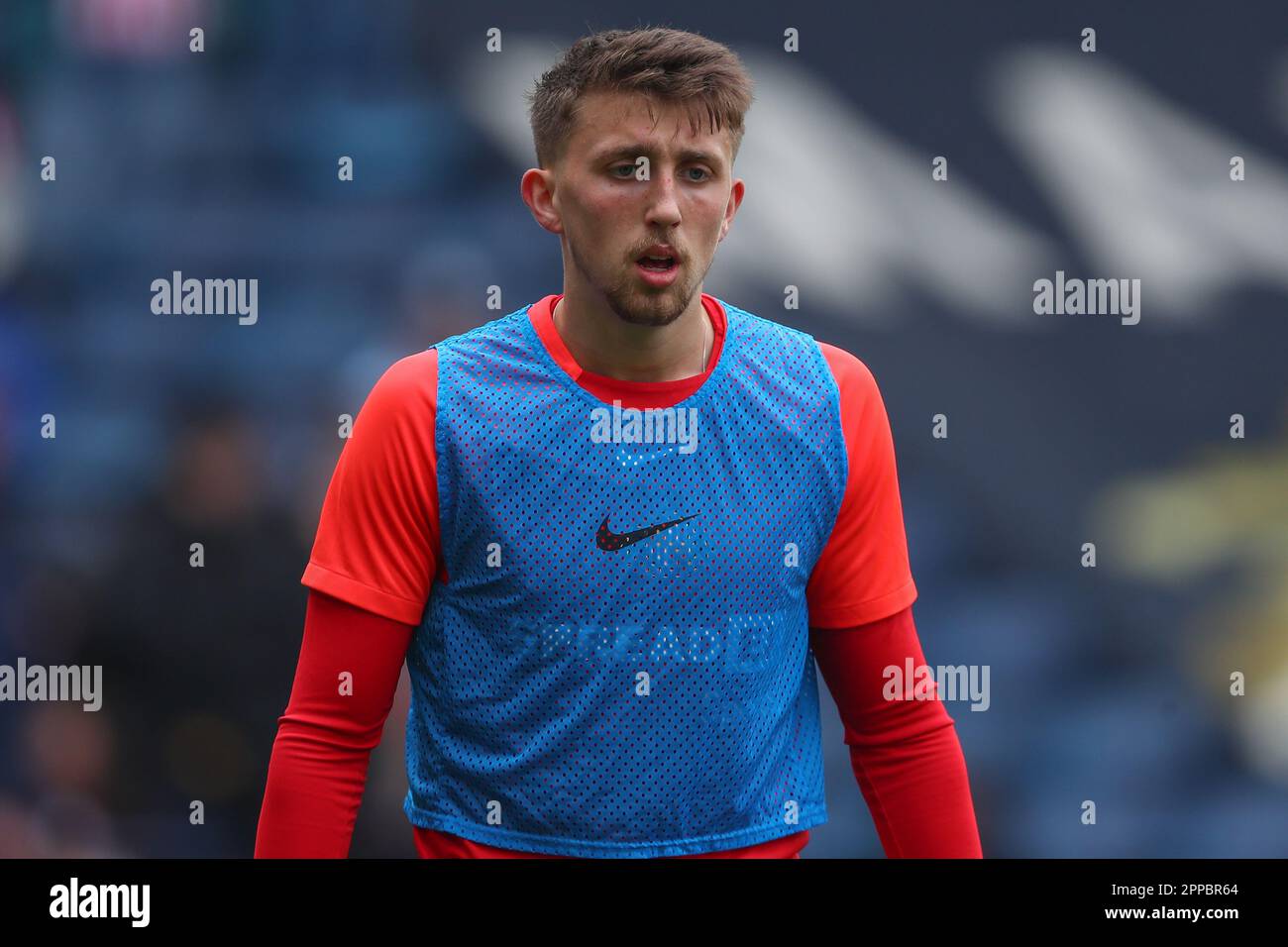 Dan Neil #24 of Sunderland during the pre-game warm up ahead of the Sky ...