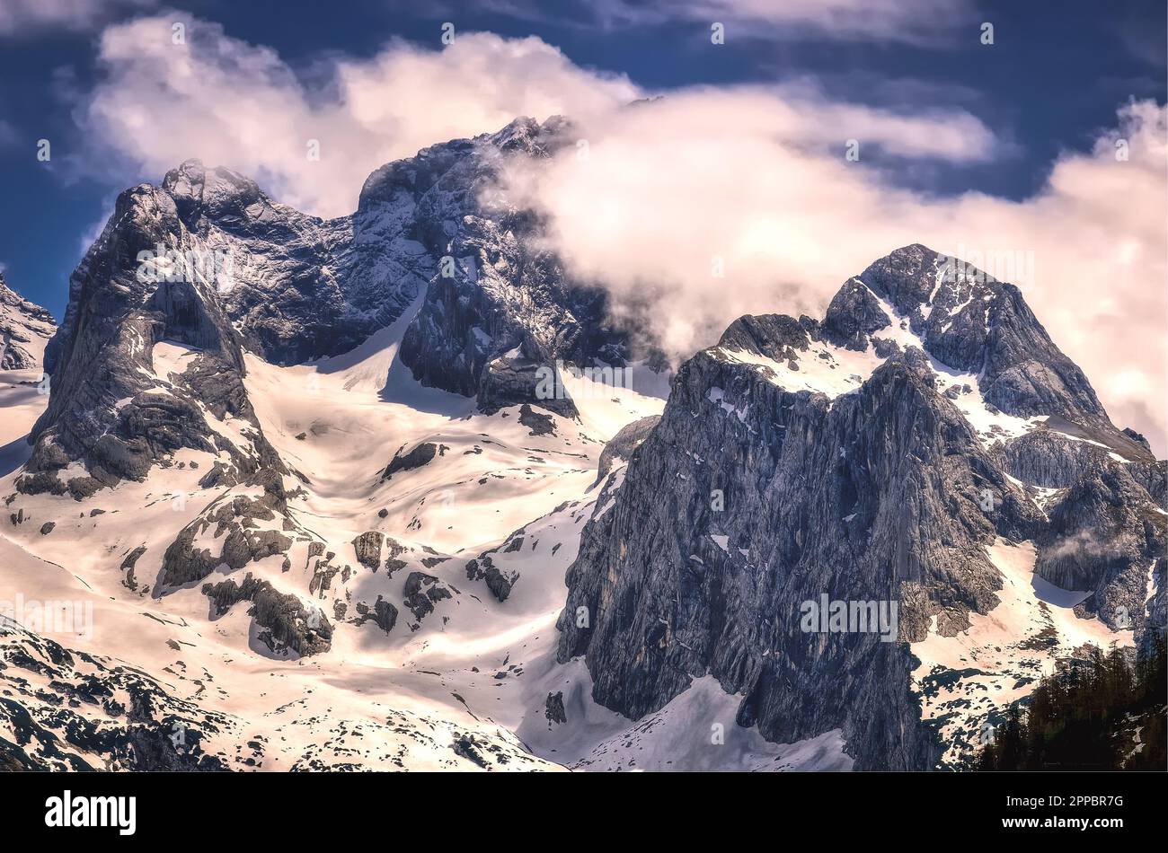 Winter rocky mountain landscape. View of Hoher Dachstein from the lake ...