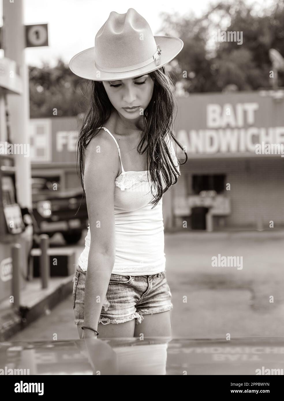 Woman gas station hi-res stock photography and images - Alamy