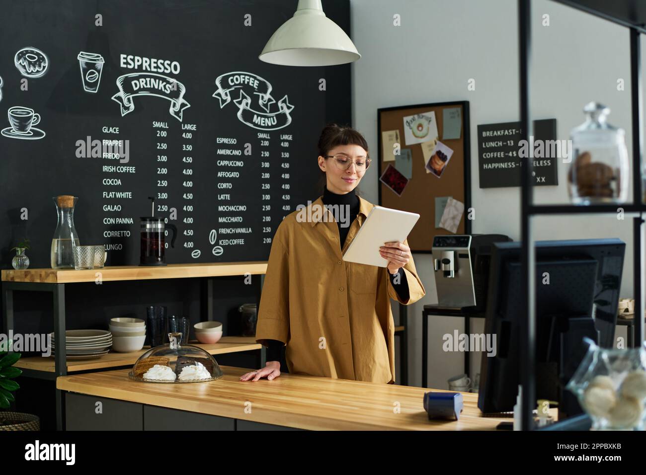 Counter menu board orders hi-res stock photography and images - Alamy