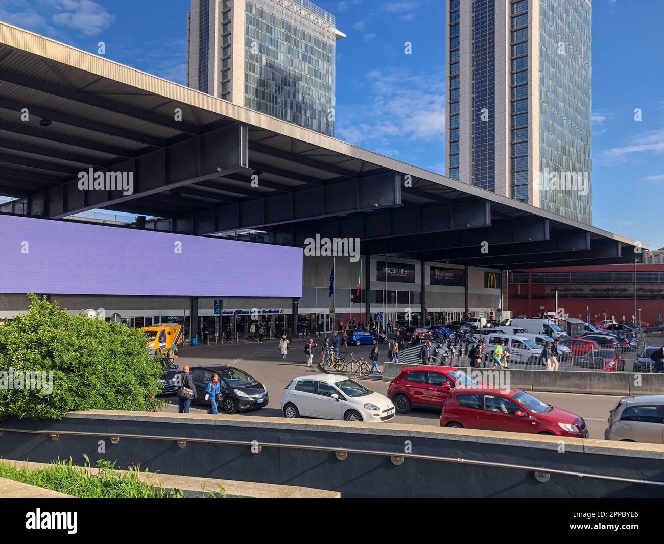 Garibaldi railway station skyscrapers hi-res stock photography and ...