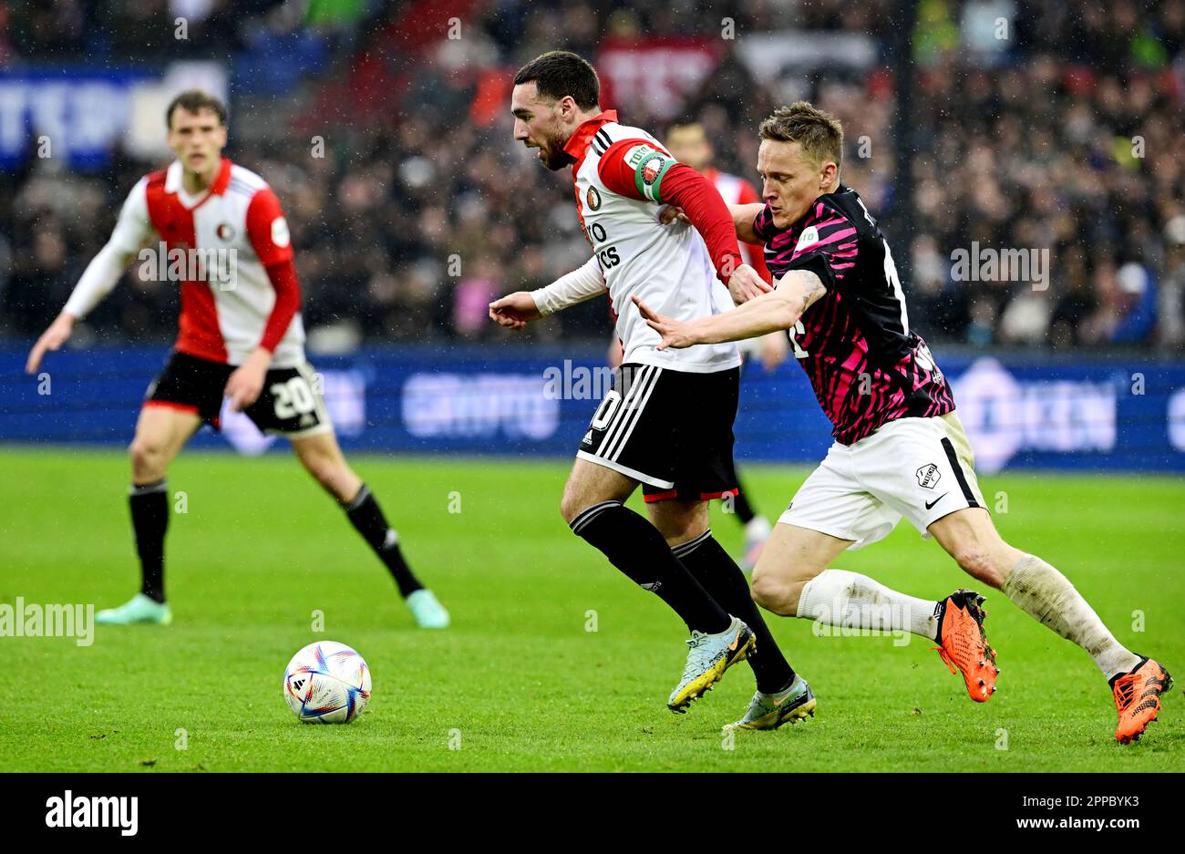 ROTTERDAM - Orkun Kokcu of Feyenoord, Jens Toornstra of FC Utrecht during the Dutch premier ...