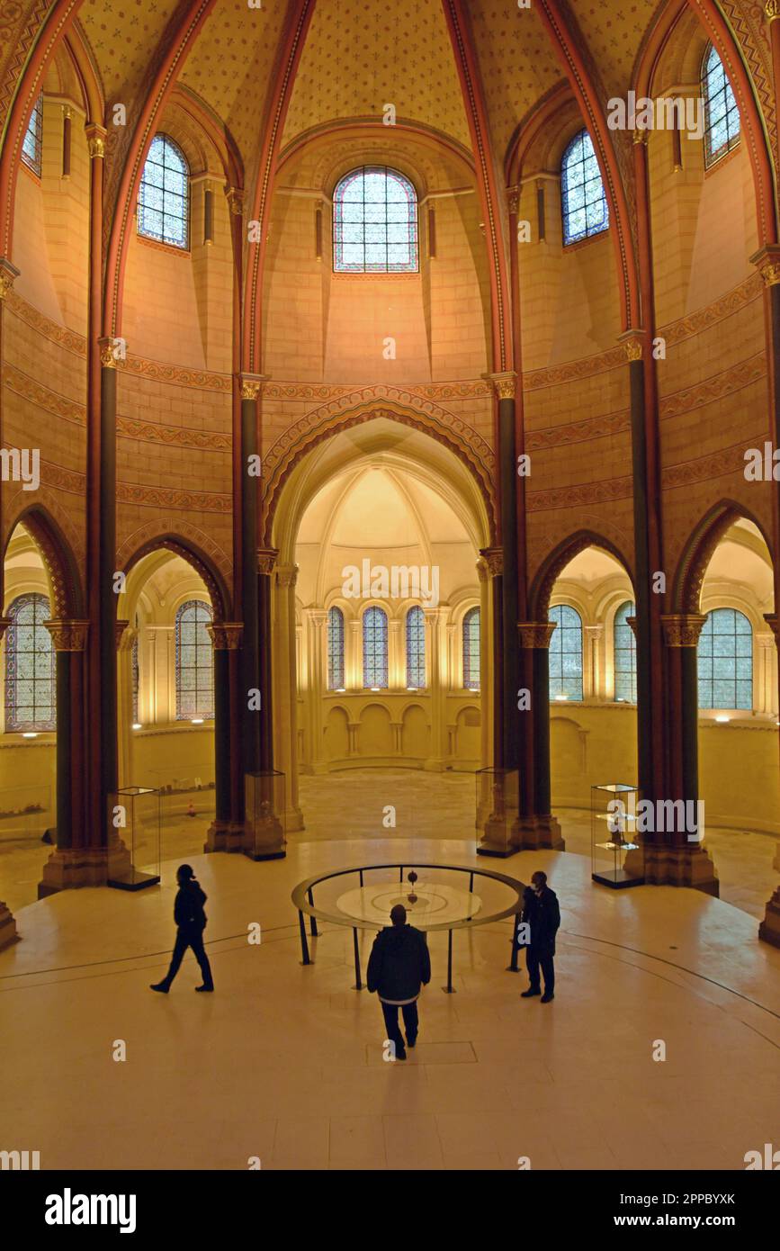 Foucault's pendulum, that follows the earth's rotation, on display in ...