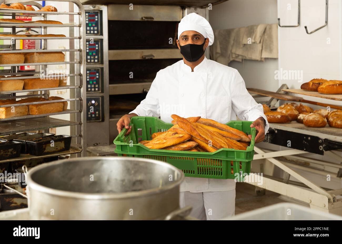 Portrait of baker in protective mask in bakery Stock Photo - Alamy