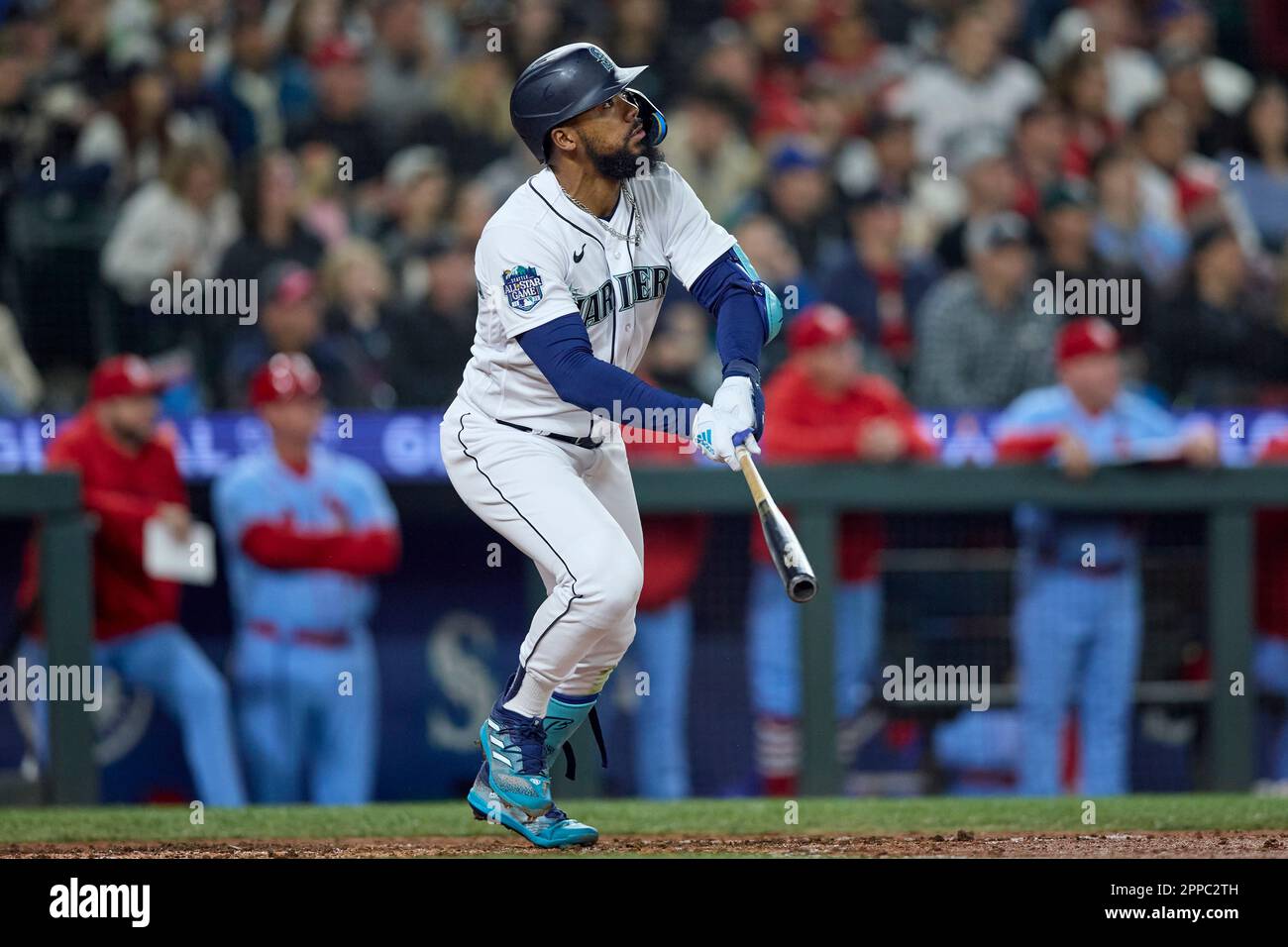 Seattle Mariners right fielder Teoscar Hernandez follows the flight of ...